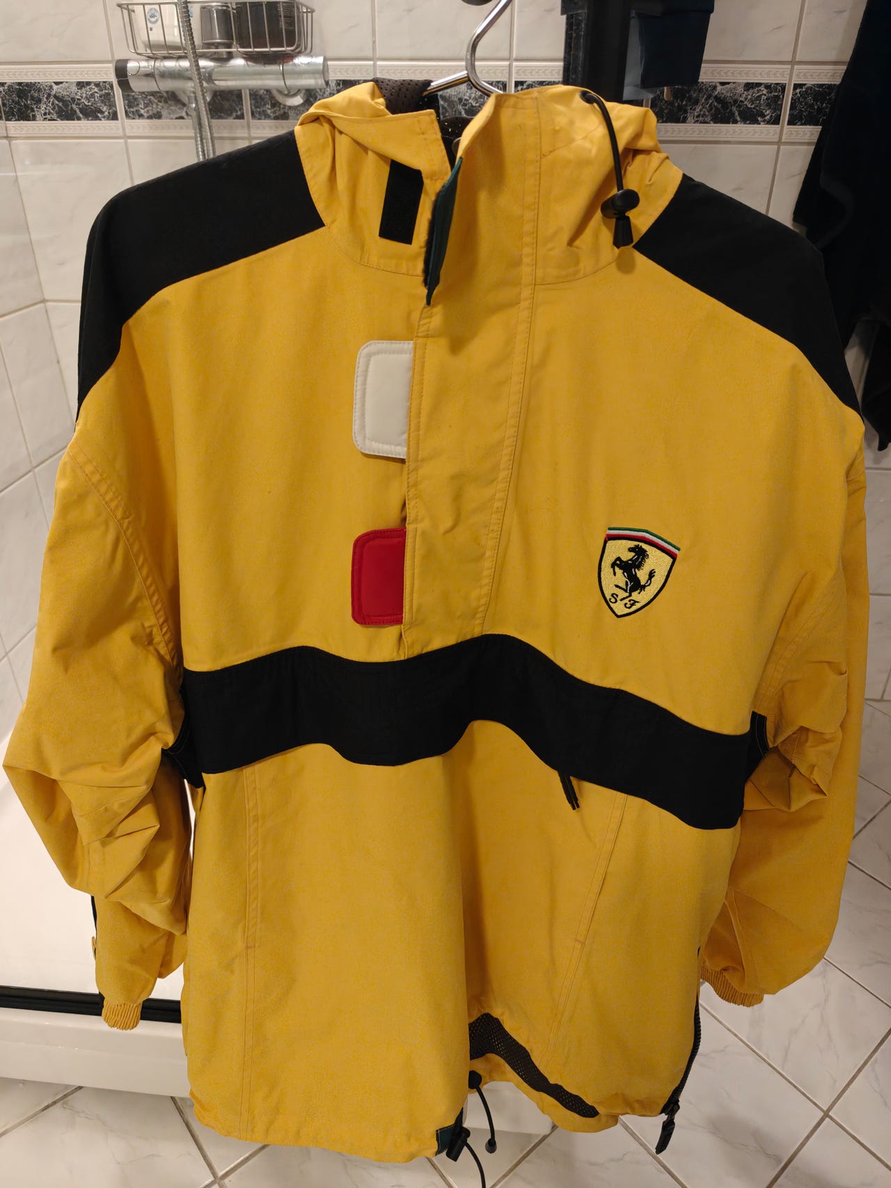 Original Ferrari Formel 1, fra 1997 (jakken er ubrukt) | FINN-torget