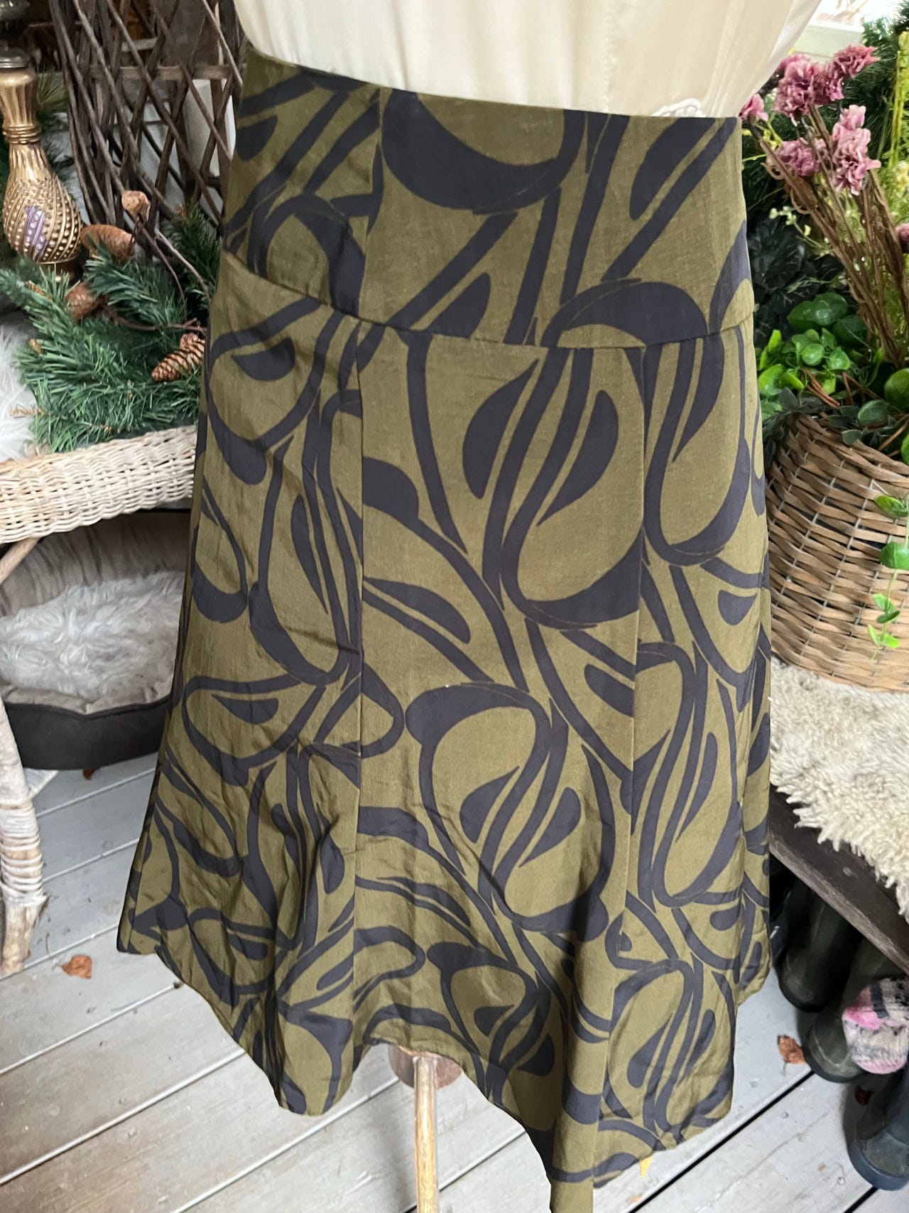 FINT»GRØNT/SORT MØNSTRET SKJØRT», STR. 38/40 | FINN-torget