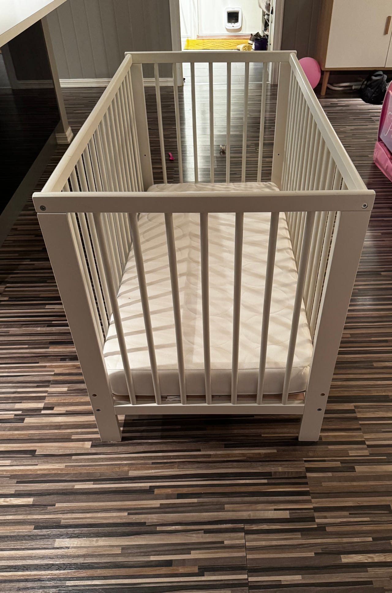 Pent brukt sprinkelseng og madrass. | FINN-torget