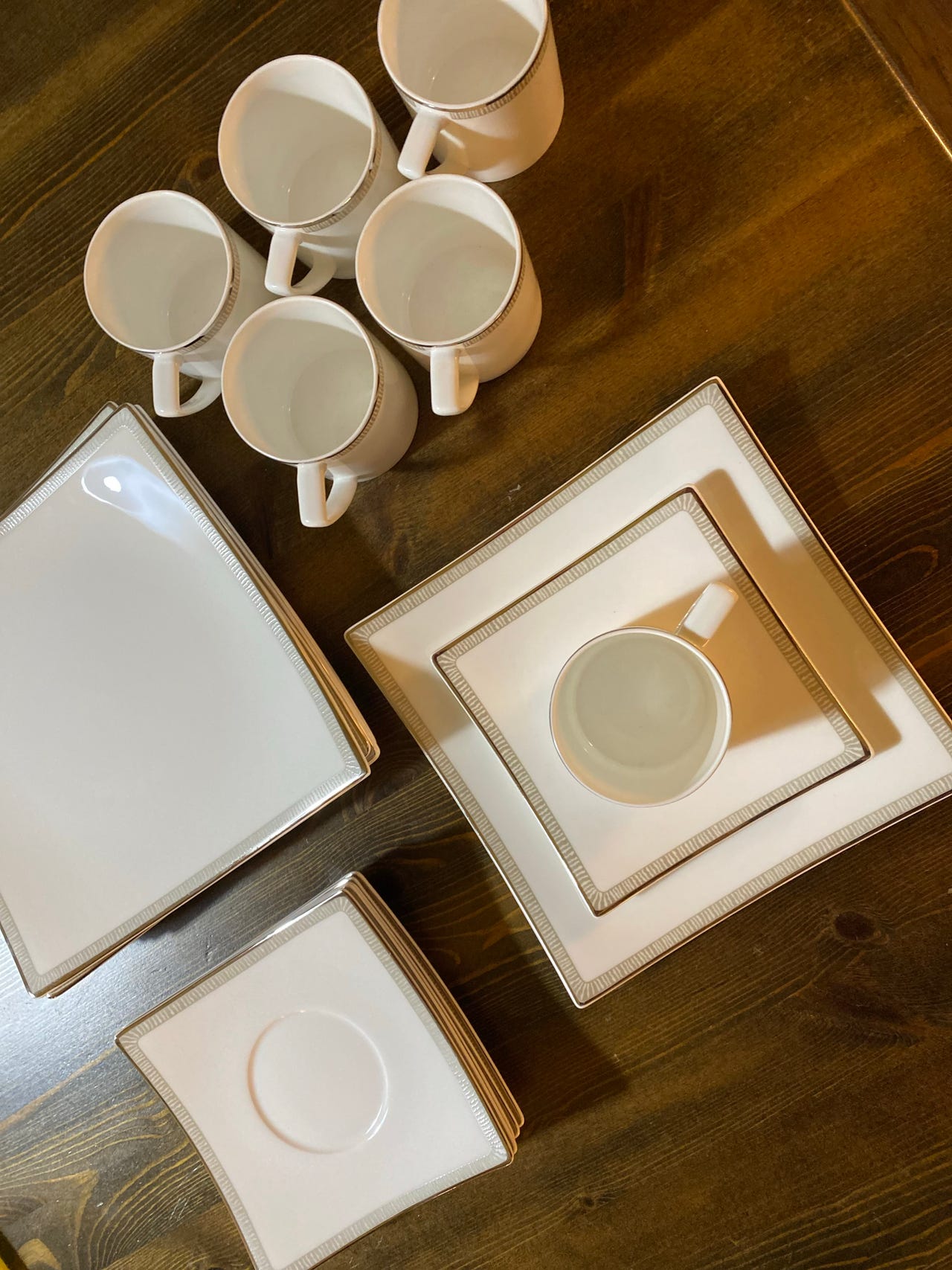 Royal Bone China Captive Premium Collection. | FINN-torget