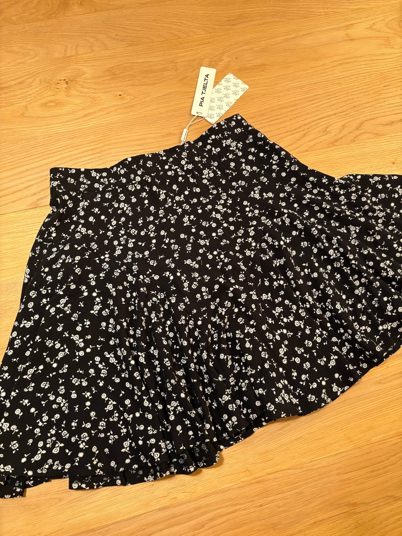 Pia Tjelta Leona Bloom Skjørt Svart M | FINN-torget