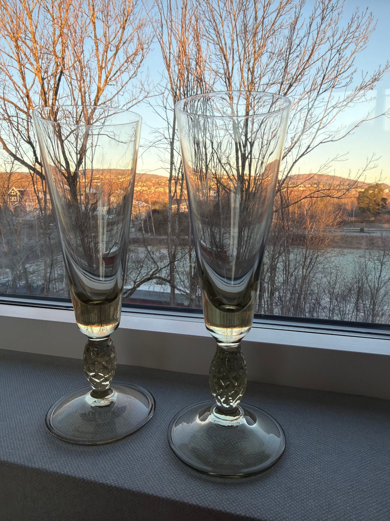 Magnor Glassverk Champagneglass Klart Glass med Gullfarget Stilk | FINN ...