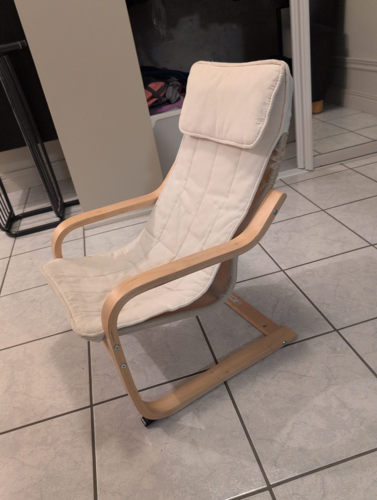 IKEA Lenestol til barn i lyst tre og beige stoff | FINN-torget