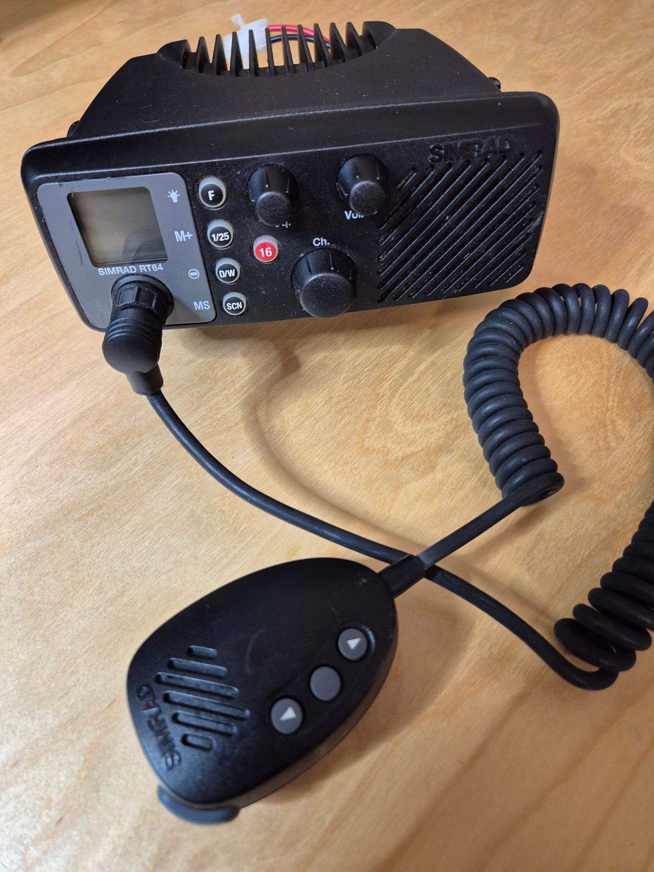 Simrad RT64 VHF Radio | FINN-torget