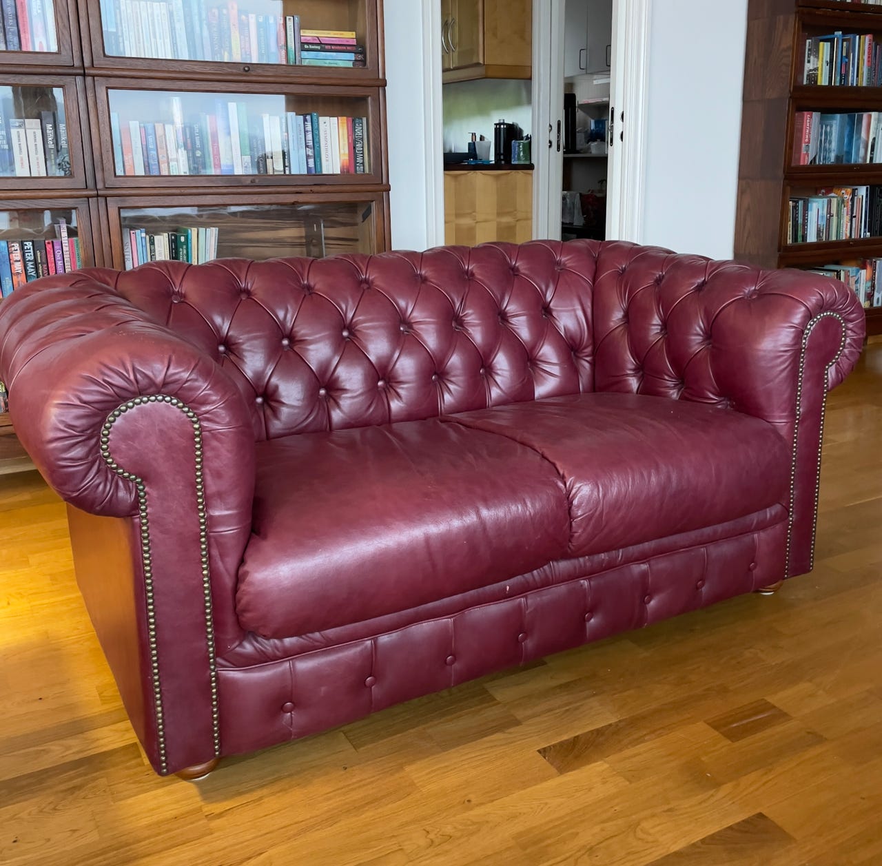 Chesterfield Skinn 2-seters sofa Burgunder Rød | FINN-torget