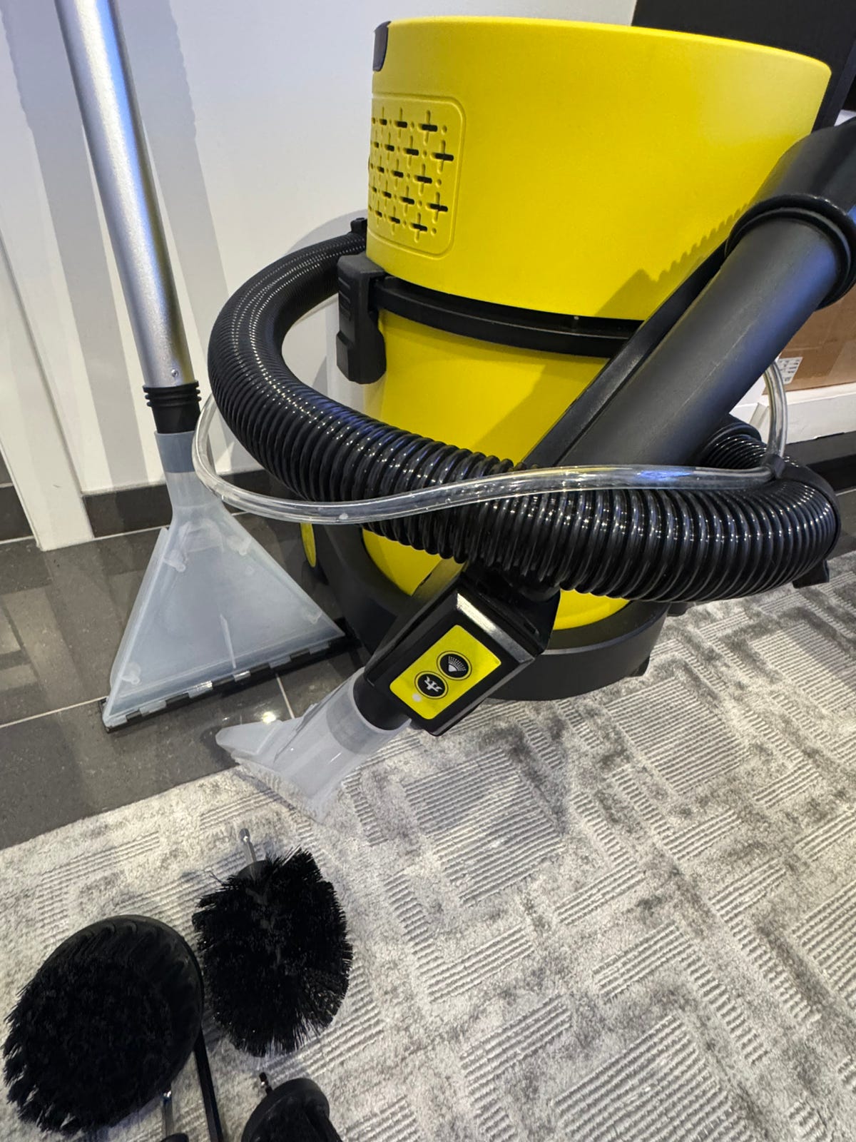 Proff Tepperenser / Møbelrenser – Rens av Tepper, Sofa & Bil (levering mulig) | FINN-torget