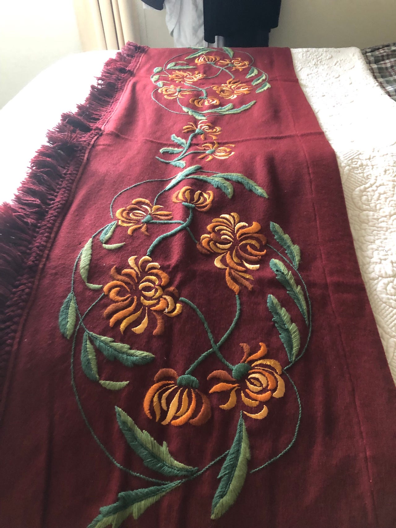 Vevd portierer med håndbroderi | FINN-torget