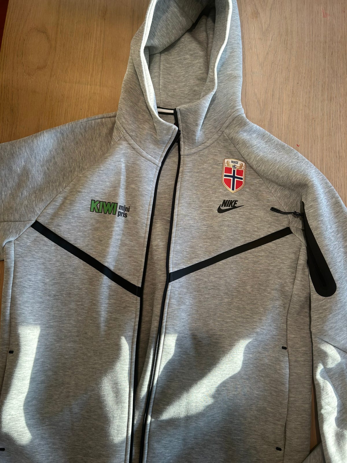Landslagsjakke Nike Tech Fleece | FINN-torget