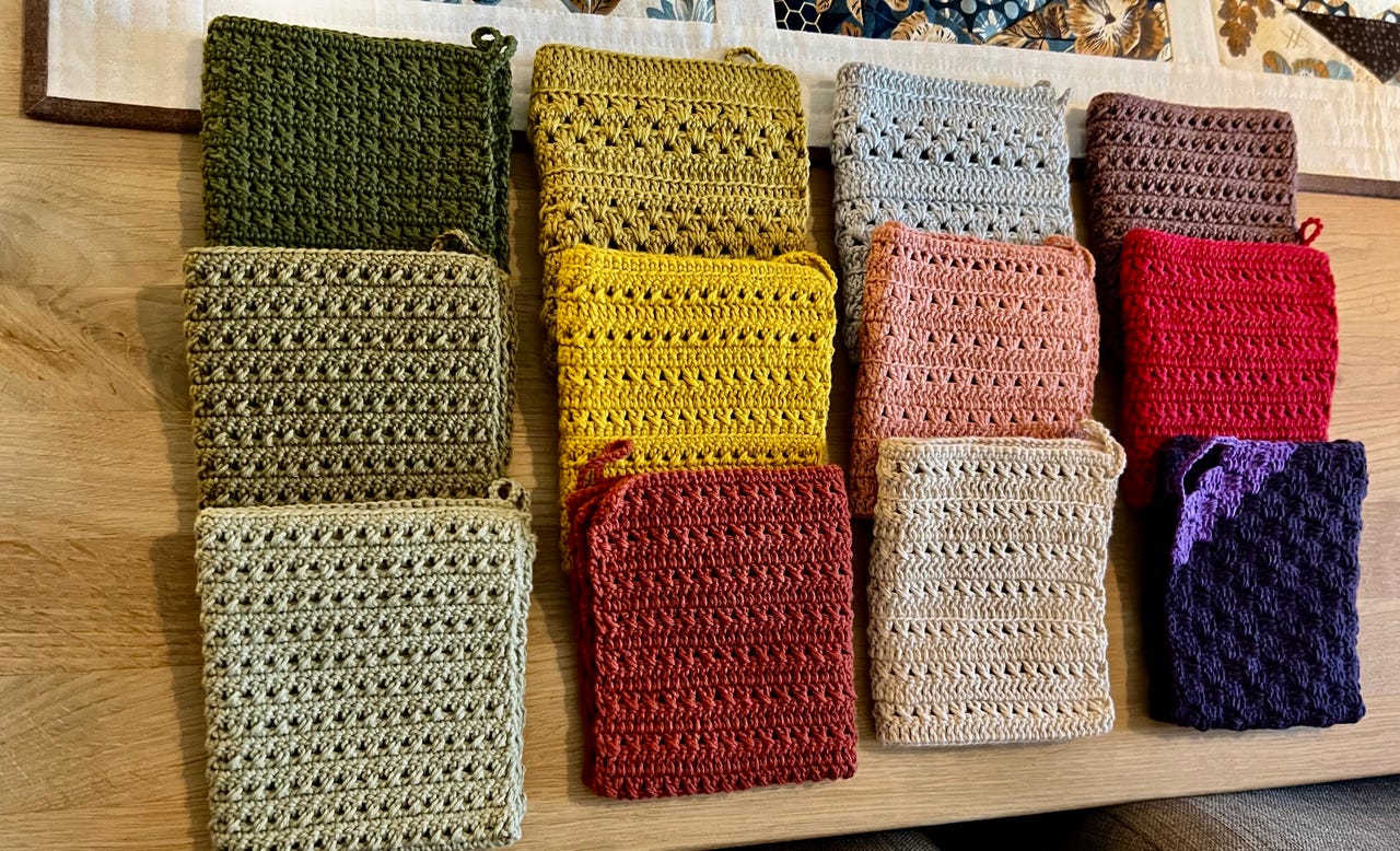 Håndlagde heklete oppvaskkluter / kopptuer i ulike farger og mønstre ...