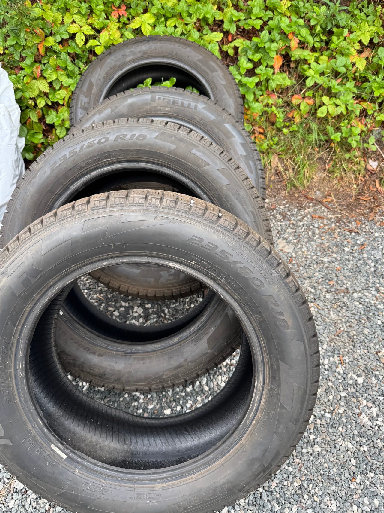 Vinterdekk selges billig: 235/60R18 Pirelli Ice zero fra uke 37 2020 ...