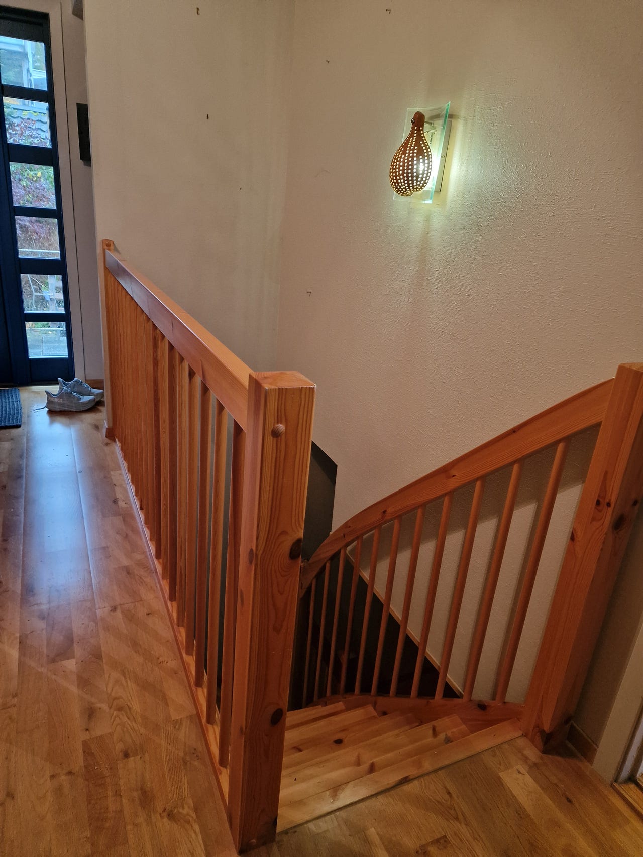 Furu trapp fra hus som skal rives | FINN-torget