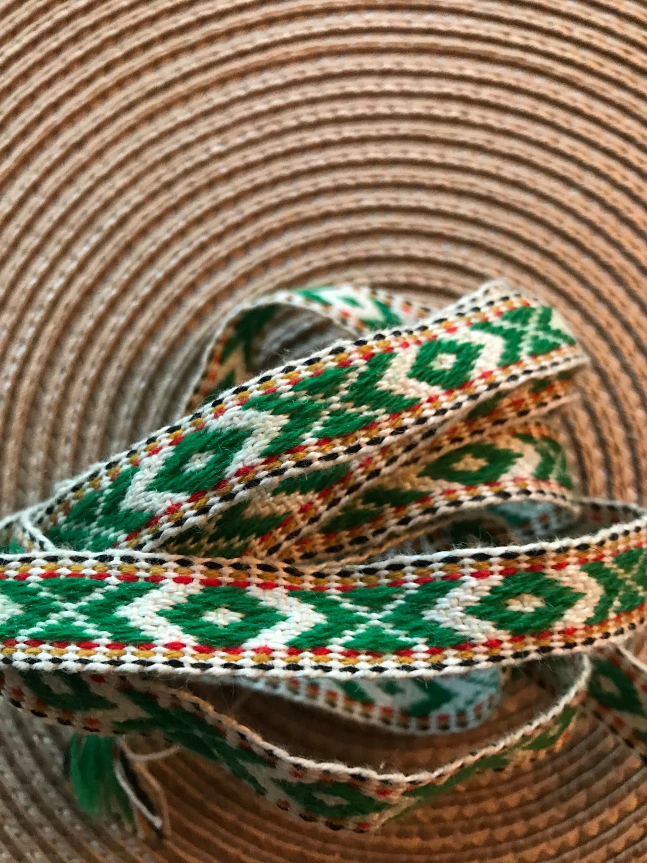 Hånd vevet bånd til bunad, ikke brukt. | FINN-torget