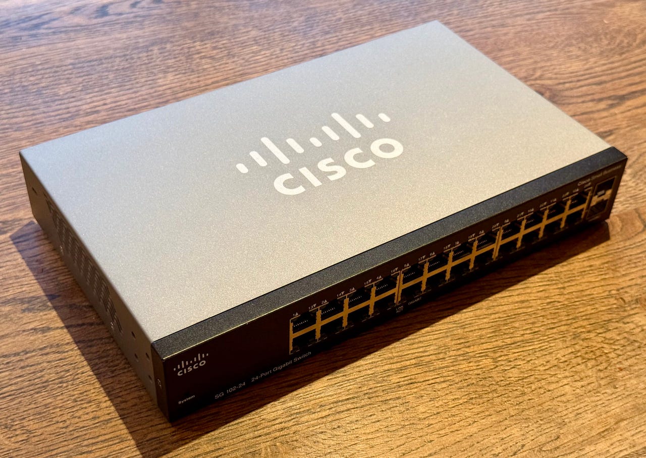 Cisco SG102-24 gigabit-switch, 24+2 porter | FINN-torget