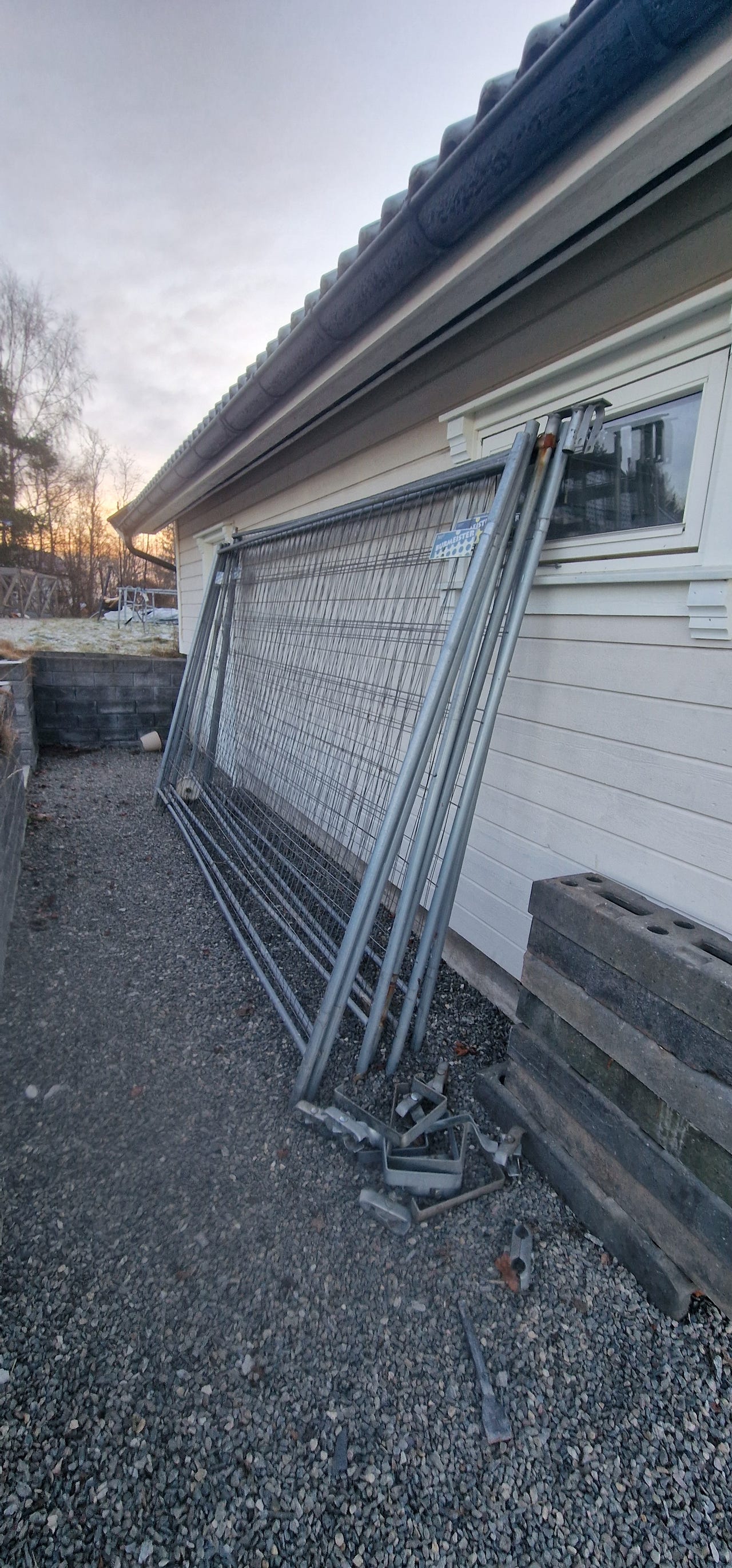 Bygg gjerde, hvis du skal sikre bygget. | FINN-torget