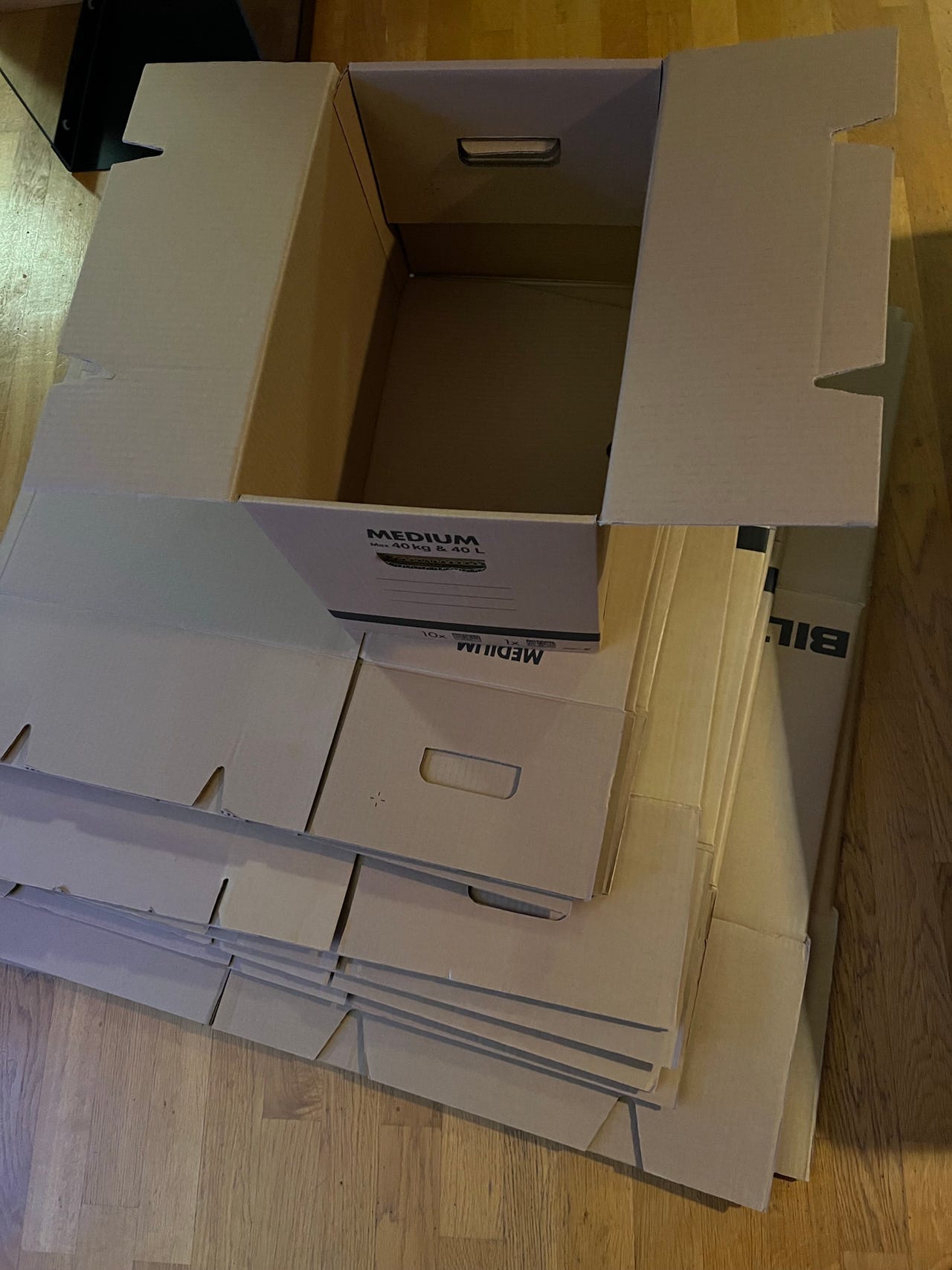 Flytteesker og silkepapir gis bort | FINN-torget