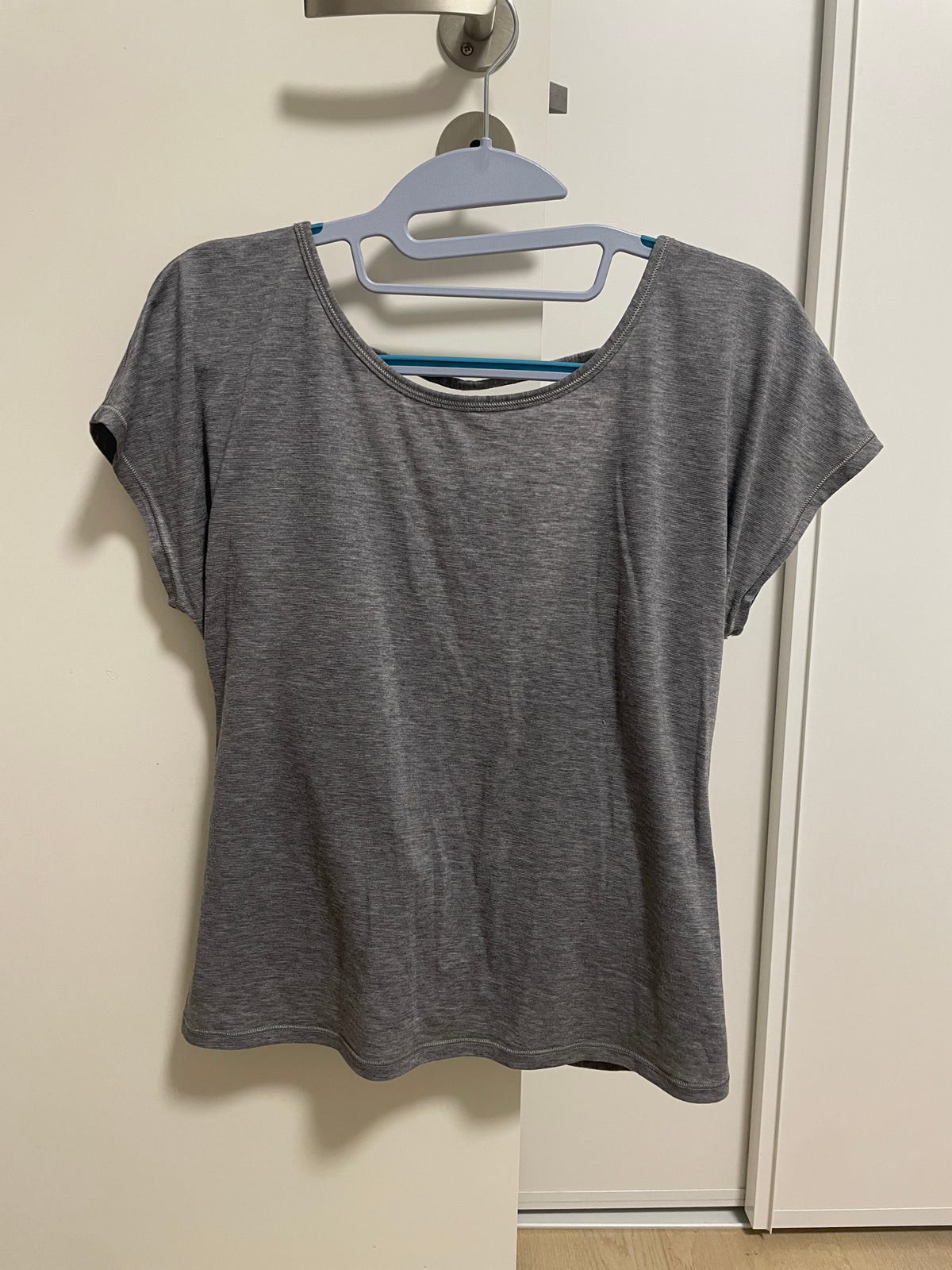 Lululemon Twist Back Tee – Heathered Core Medium Grey (str. 4) | FINN ...