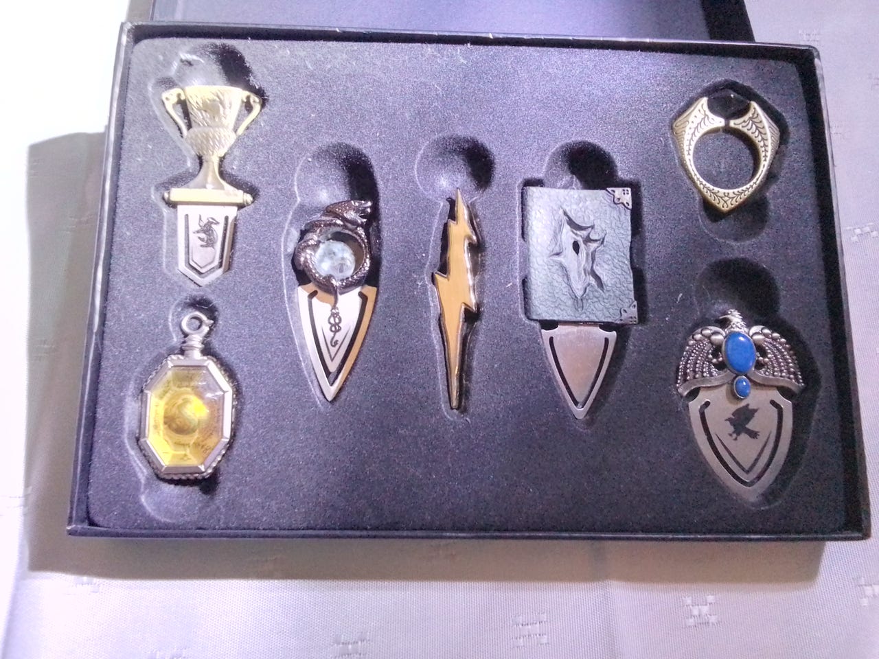 Harry Potter tryllestav og Harry Potter Horcruxes collection selges ...