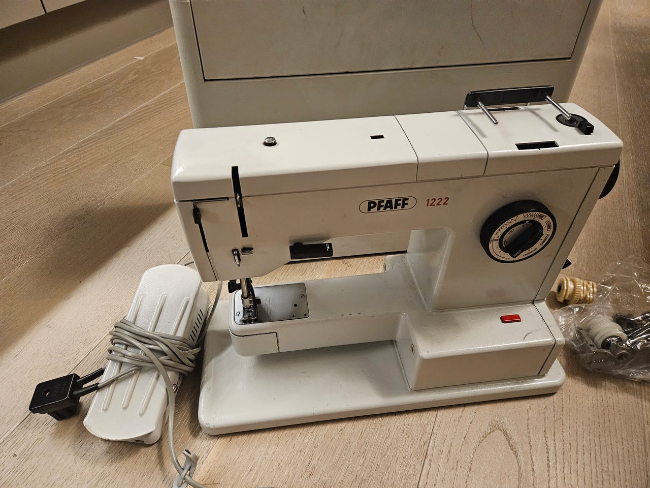 *reservert* Pfaff 1222 symaskin, delemaskin | FINN-torget