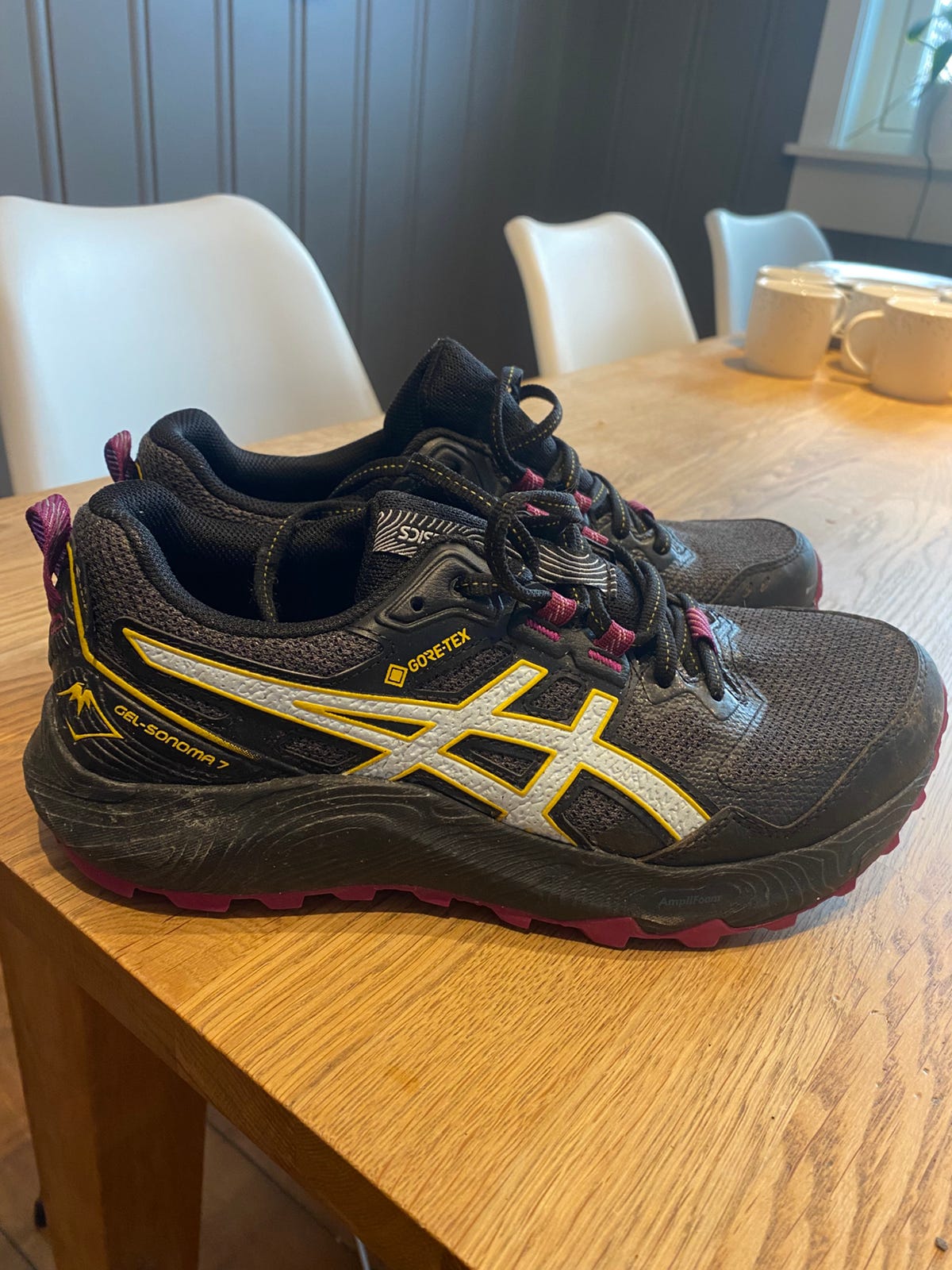 Asics Goretex sko | FINN-torget