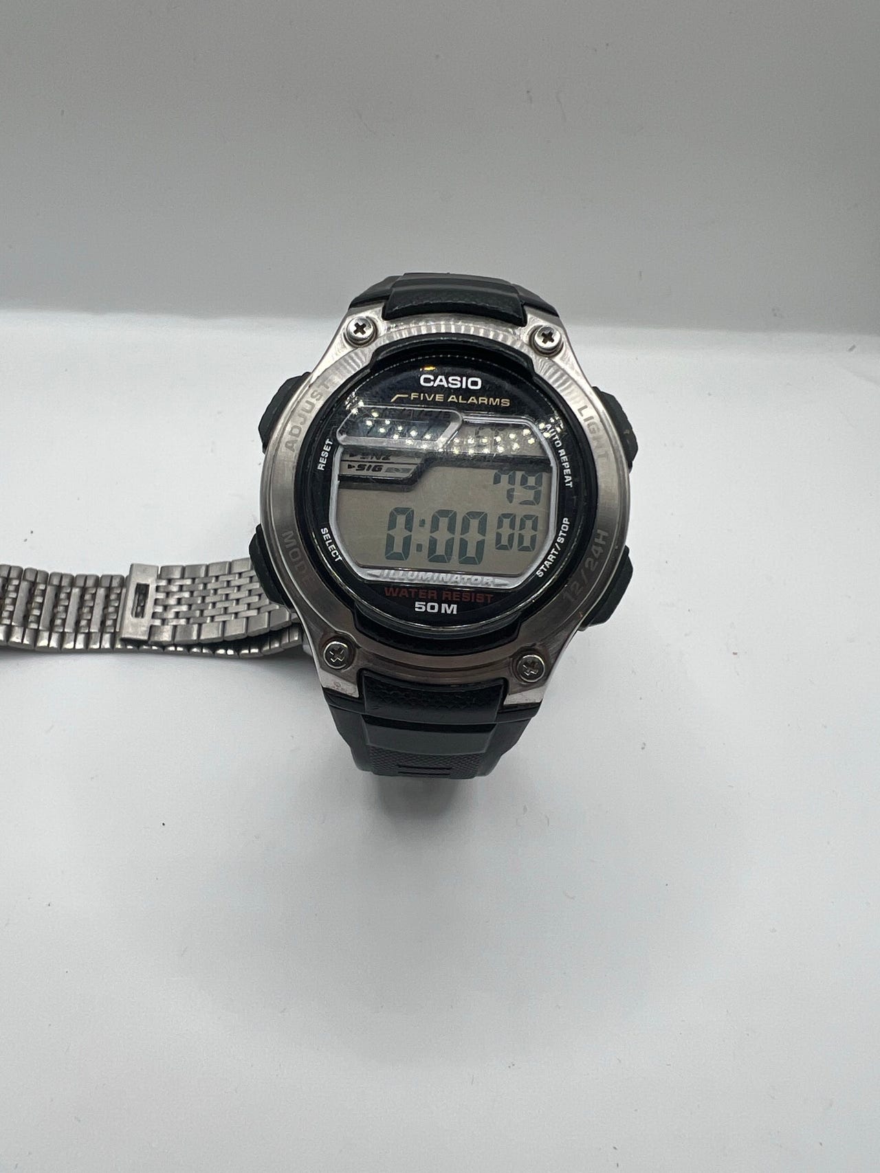 Casio W-212H digital klokke – 5 alarmer, Illuminator, 50m vanntett ...