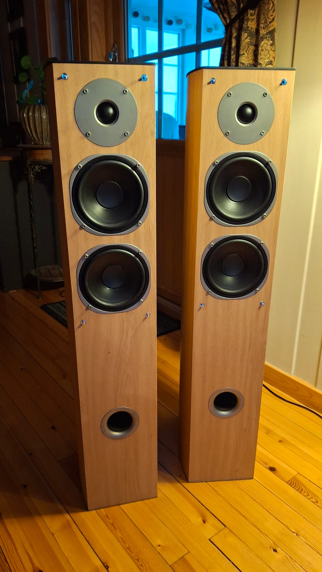 Selger 2 stk Radionette Opus 9 | FINN-torget