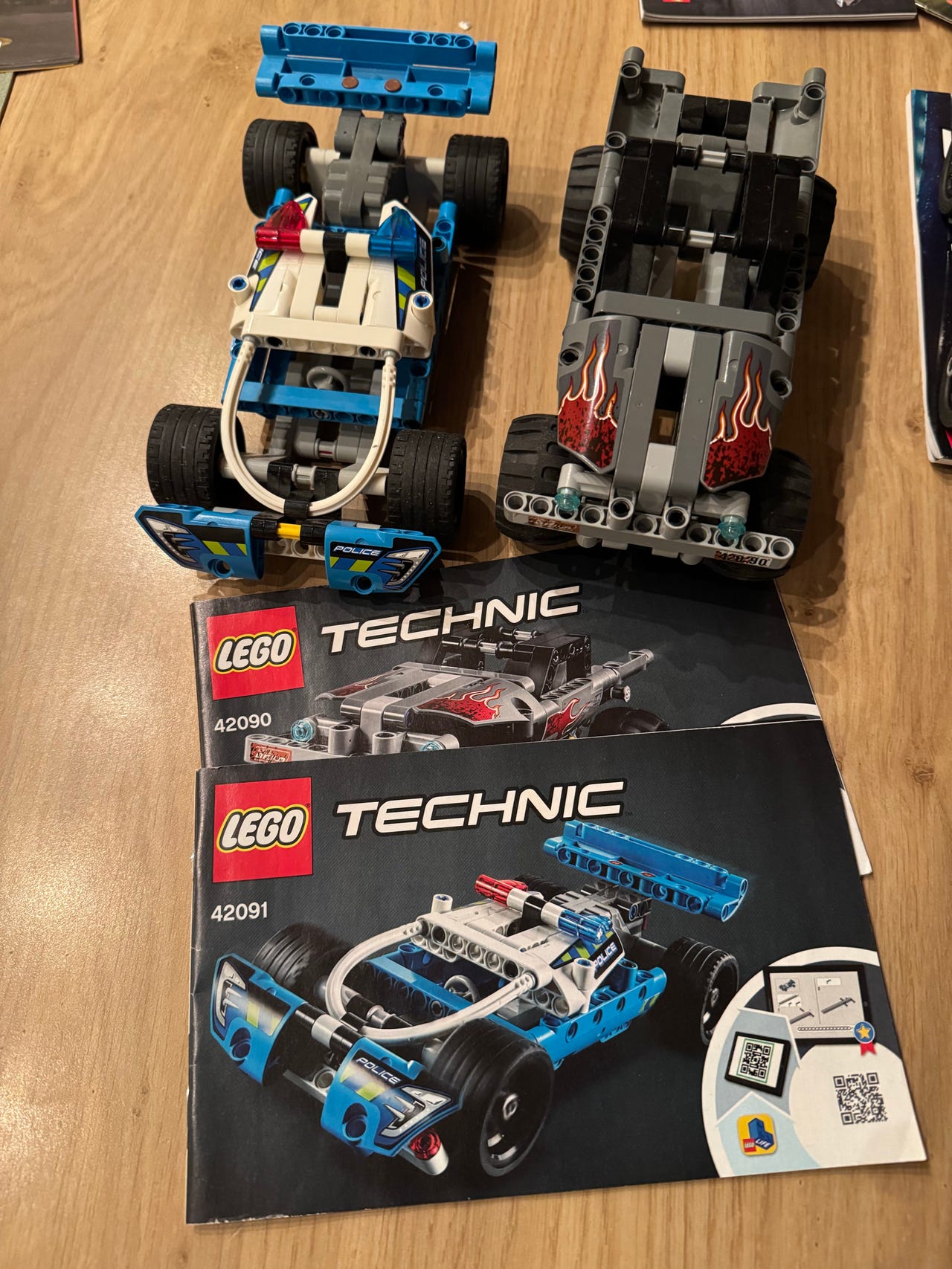 Lego pull back biler samlet 42090 og 42091 | FINN-torget