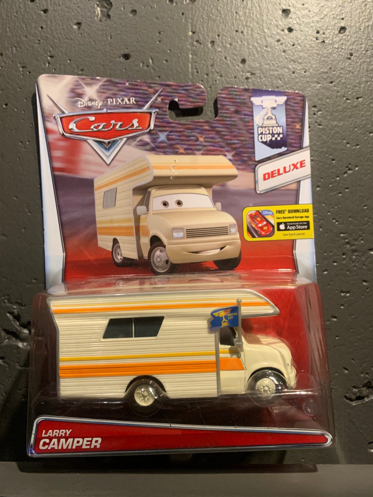 Disney Pixar Cars, Deluxe — Larry Camper, Piston Cup, 2014 | FINN-torget