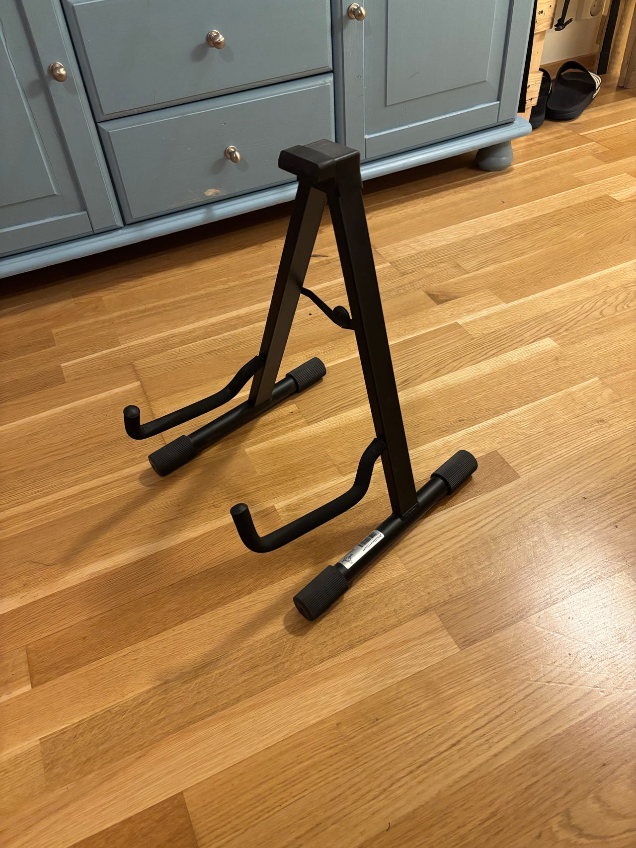 Gitartstativ til aukistisk gitar | FINN-torget