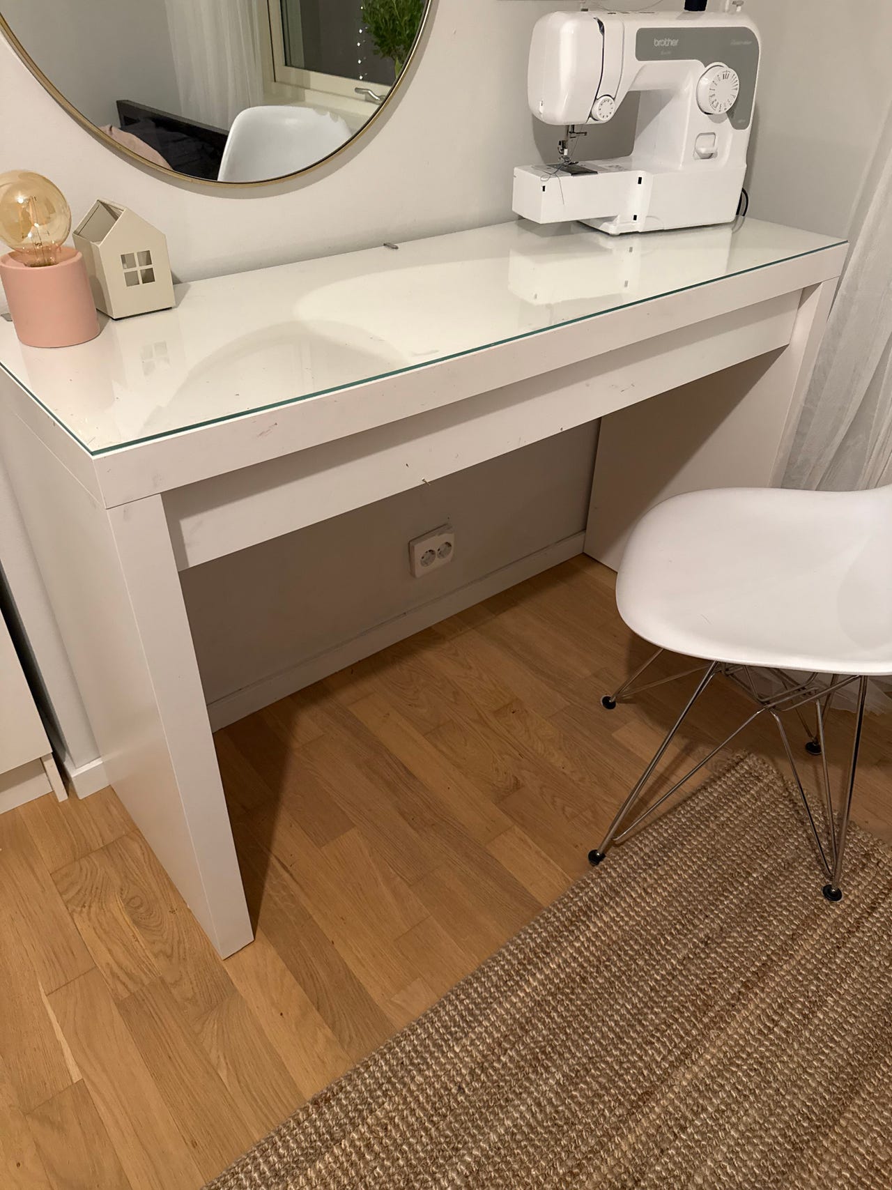 RESERVERT - Sminkebord (IKEA) gis bort | FINN-torget