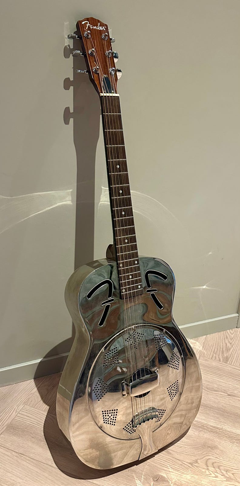 Dobro Fender resonatorgitar i metall | FINN-torget