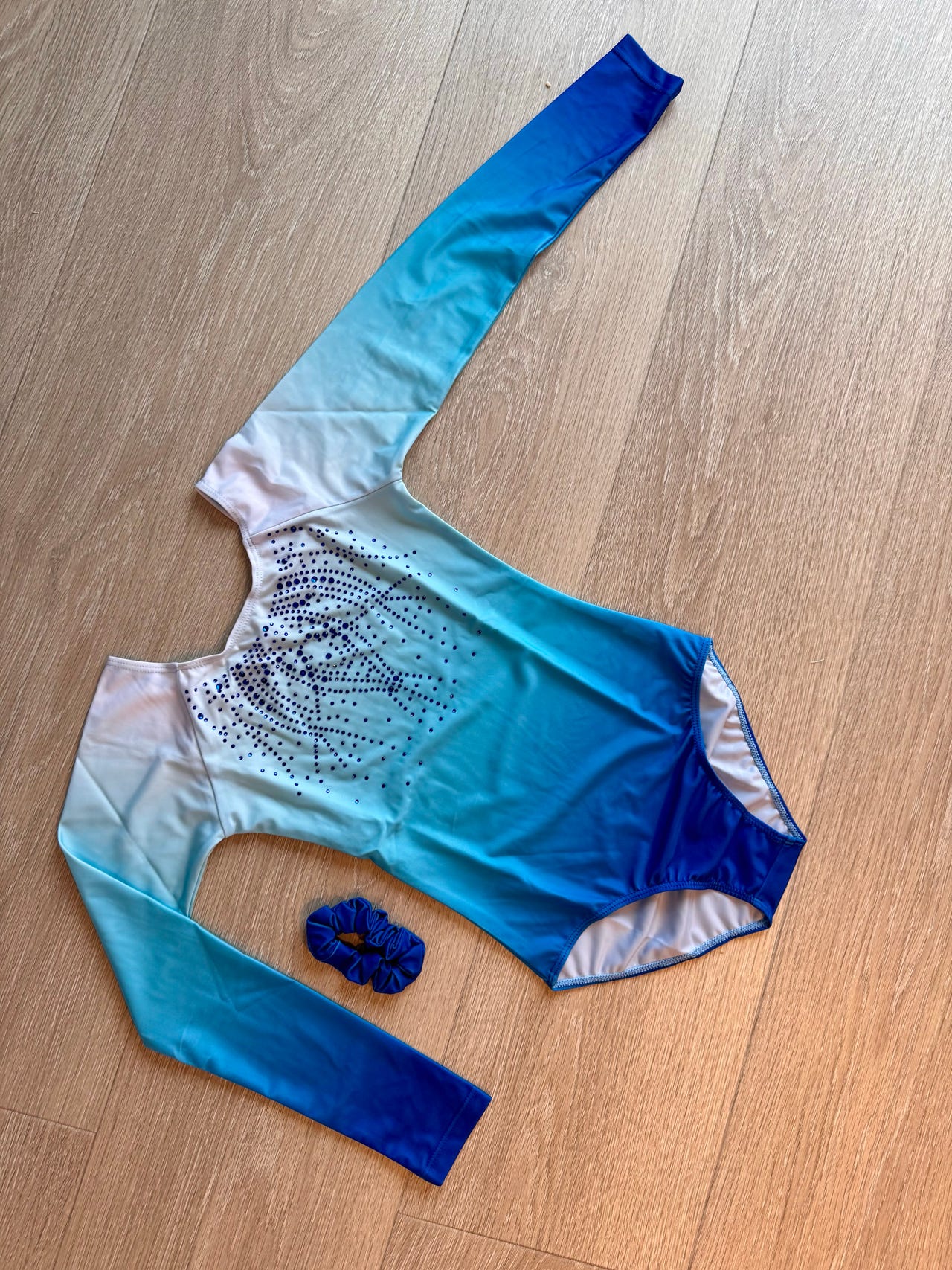 Veldig fin turndrakt i nydelig blå ombré 💙 | FINN-torget