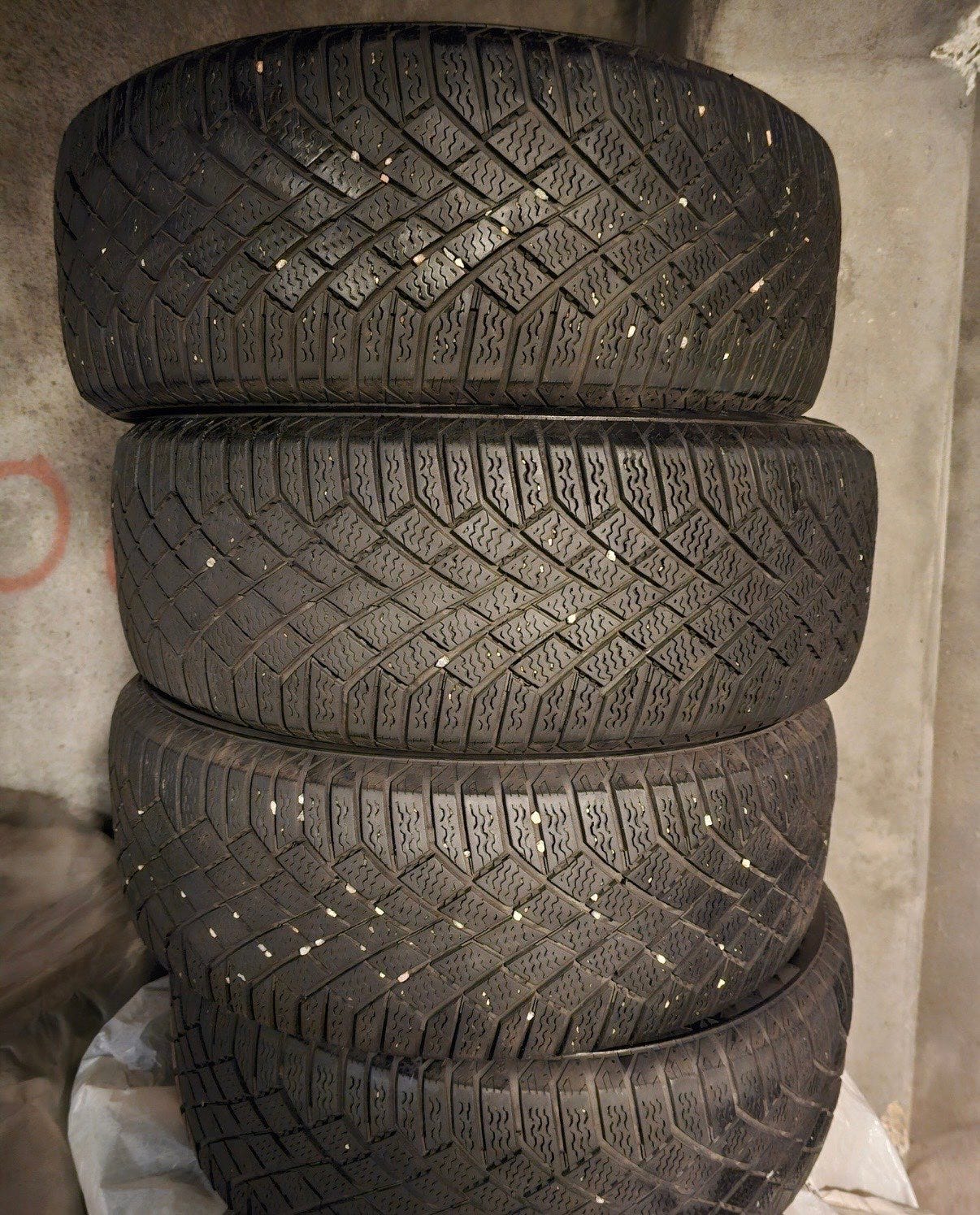 Viking Contact 205/60r16 dekk selges uten felger | FINN-torget