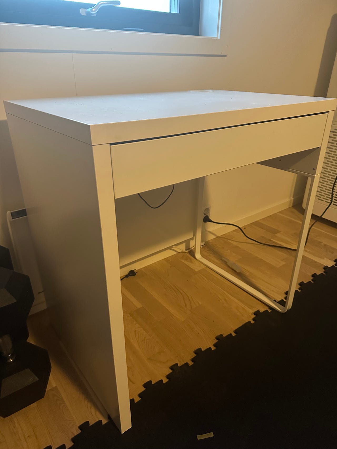 RESERVERT Micke skrivepult fra Ikea | FINN-torget