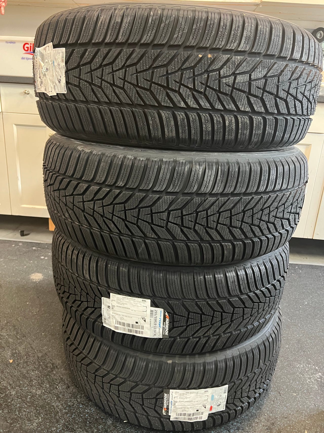Sommersalg ! Heilt nye piggfrie vinterdekk Hankook Winter i*cept EVO3 X ...