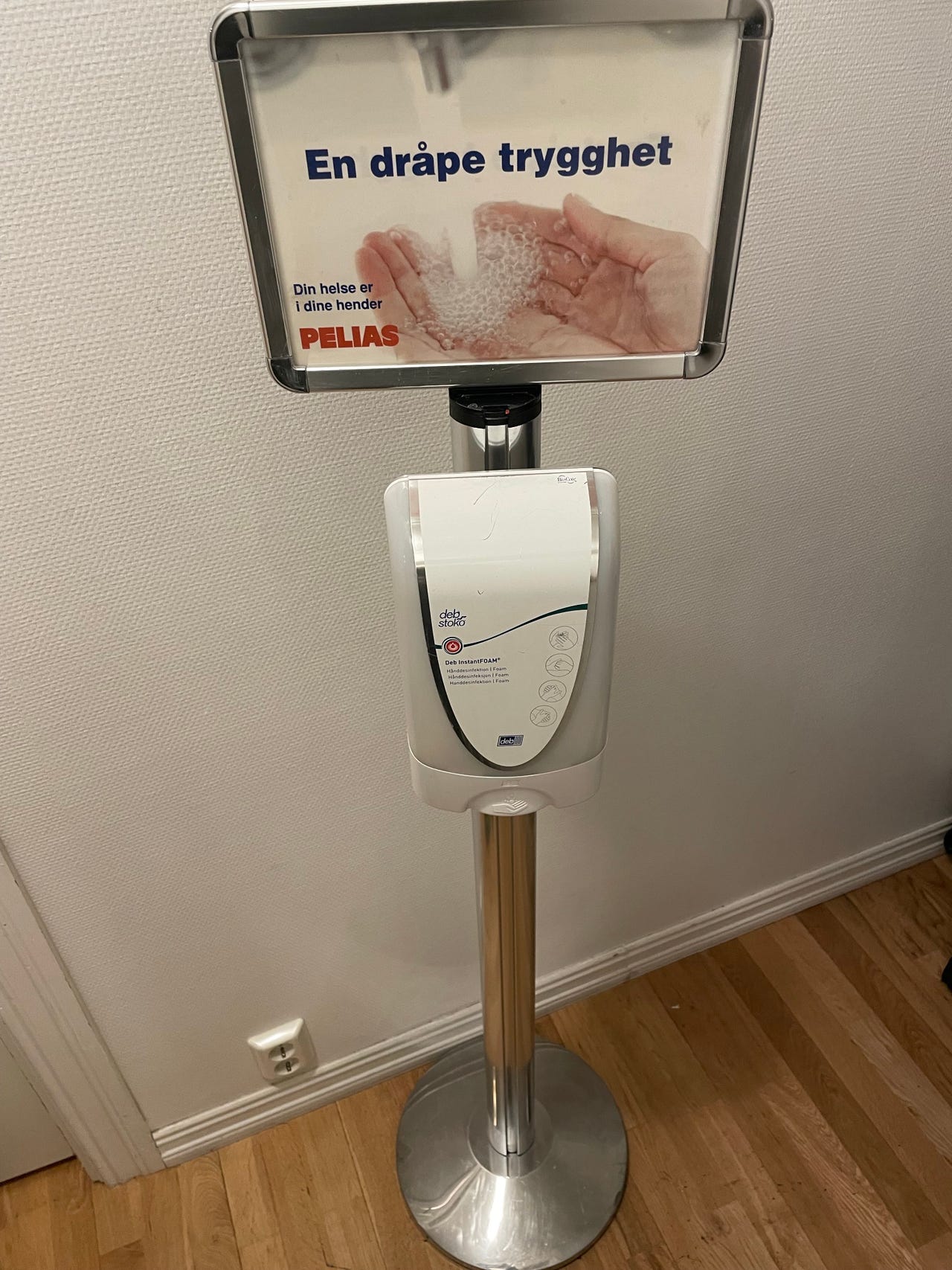 Deb InstantFOAM TouchFREE dispenser for 1L | FINN-torget