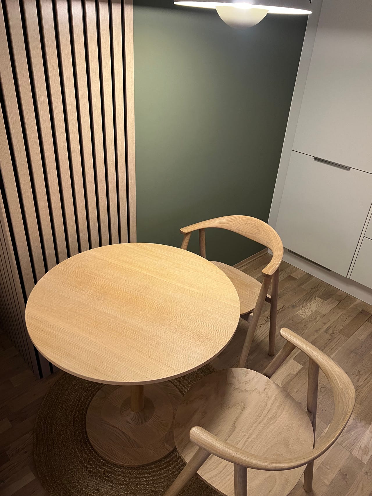 Lite brukt Turned spisebord fra Bolia | FINN-torget