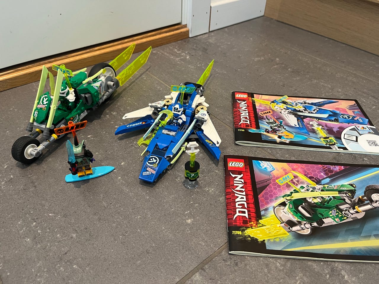 LEGO NINJAGO Lloyd’s Velocity Racers og LEGO NINJAGO Jay’s Velocity ...