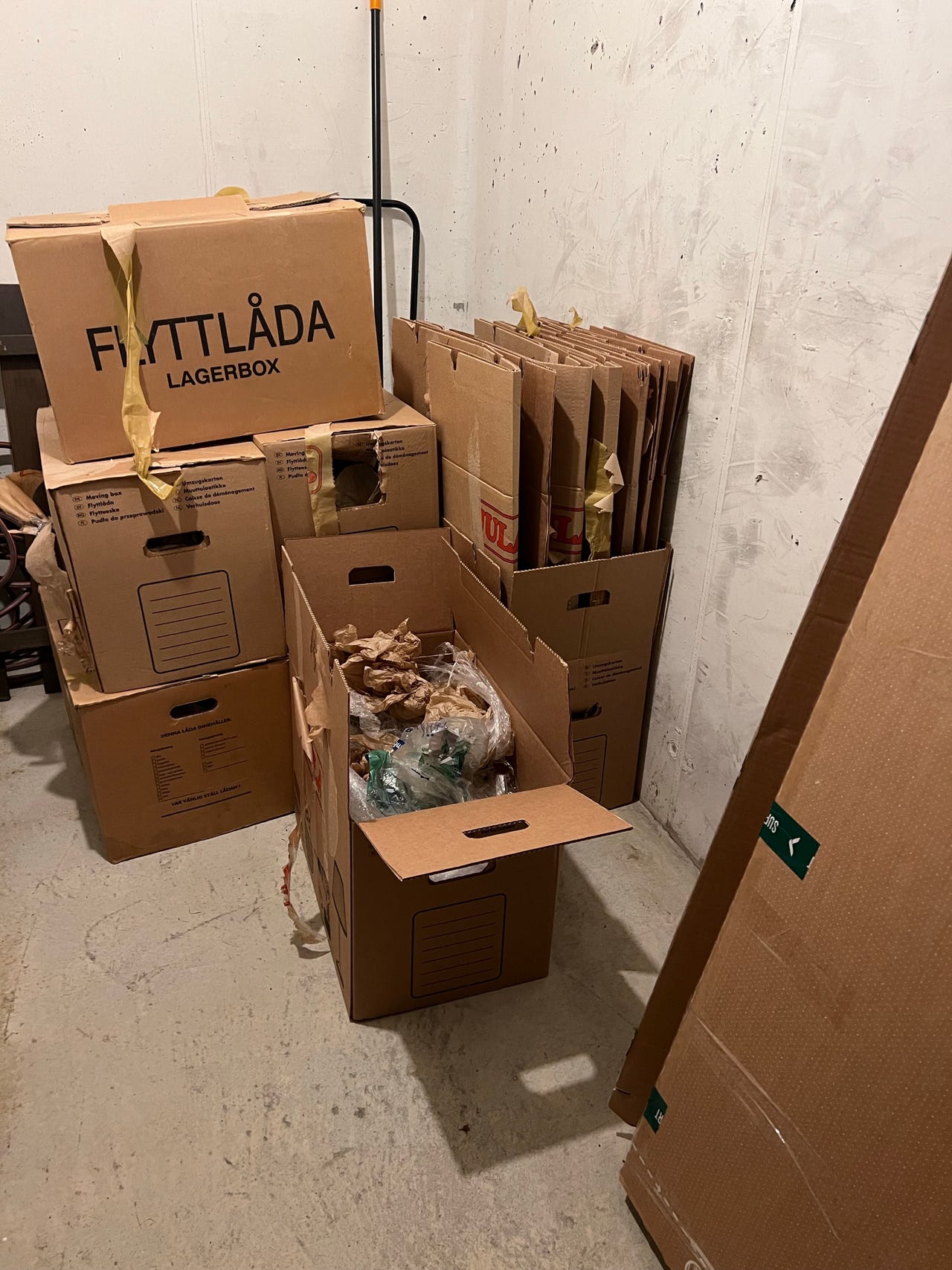 Flytteesker gis bort | FINN-torget