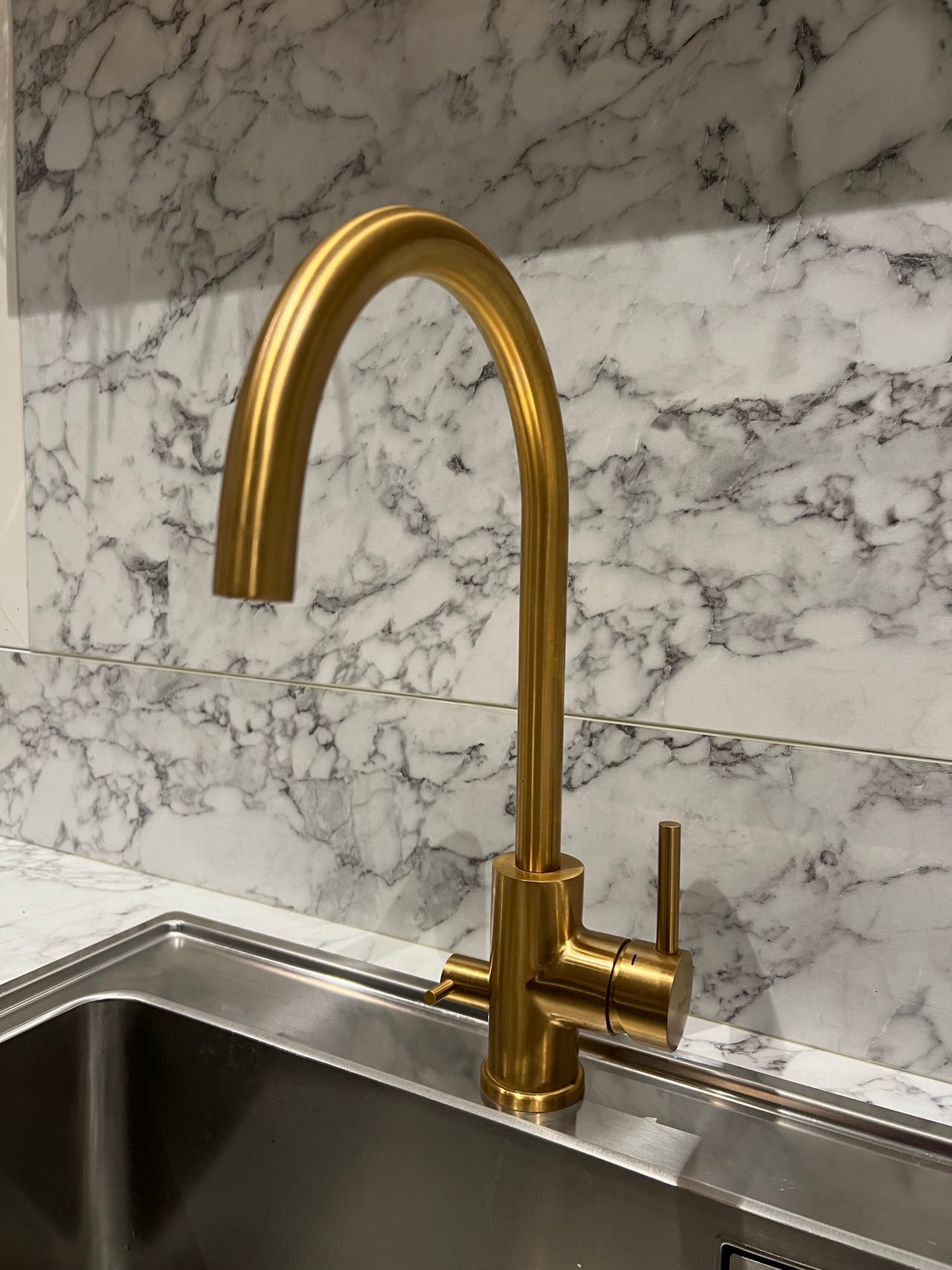 Primy Steel Curve Sand D kjøkkenarmatur i rustfritt stål | FINN-torget