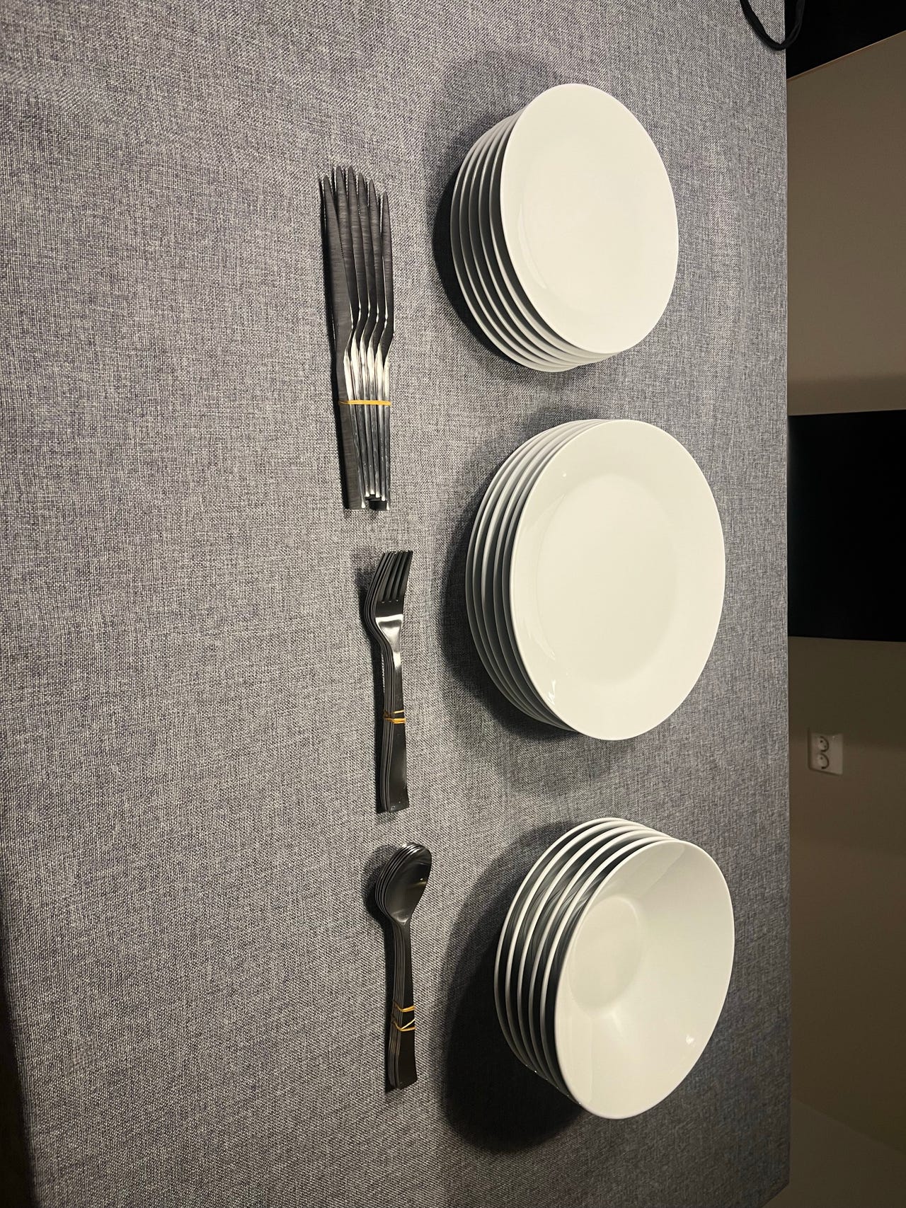 IKEA Servise i hvit porselen 24 deler og Modern House Alvo bestikk 24 ...
