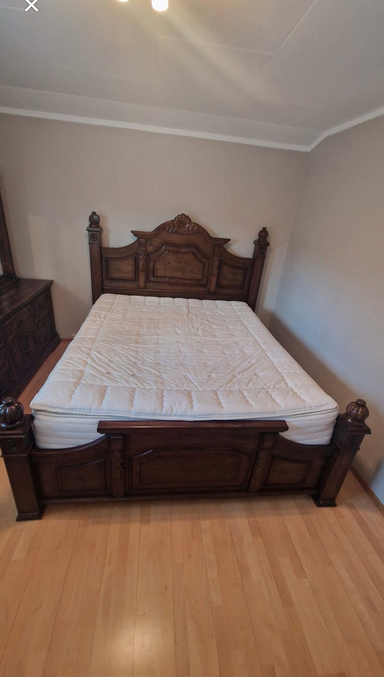 Dekorativ seng 180x200 + kommode | FINN-torget
