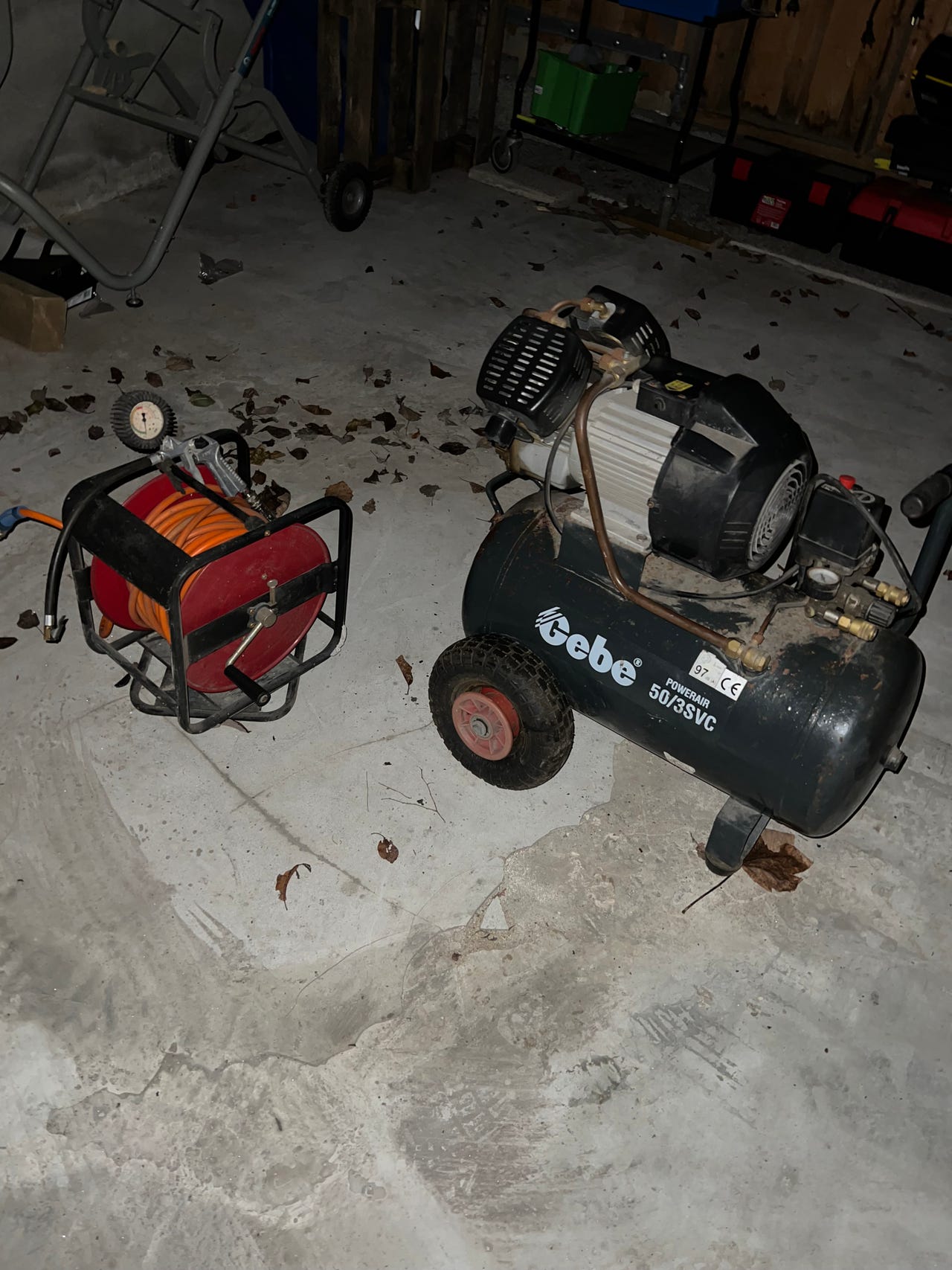 Gebe kompressor 50/3 SVC + slangetrommel med luftslange og pistol ...