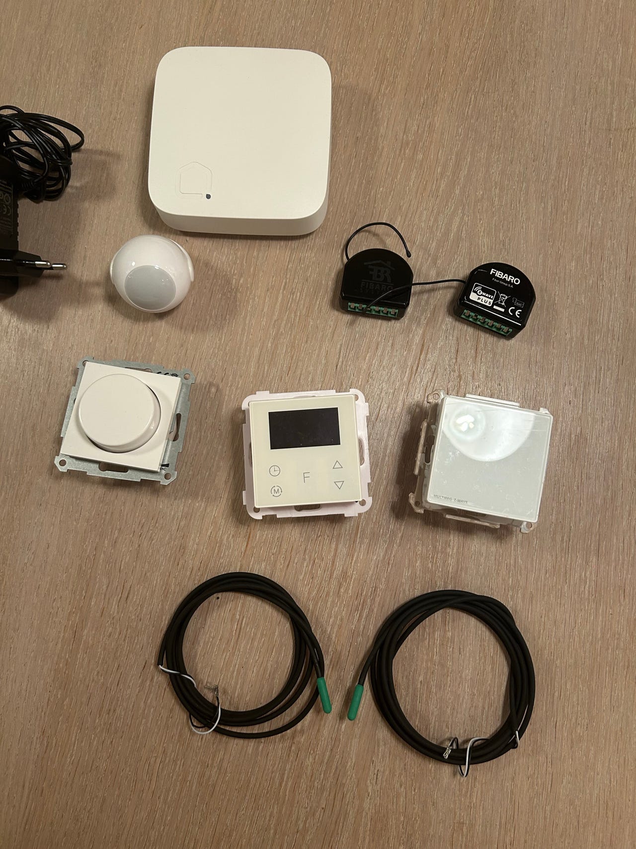 Smarthus utstyr fra Fibaro, heatit, Namron. | FINN-torget