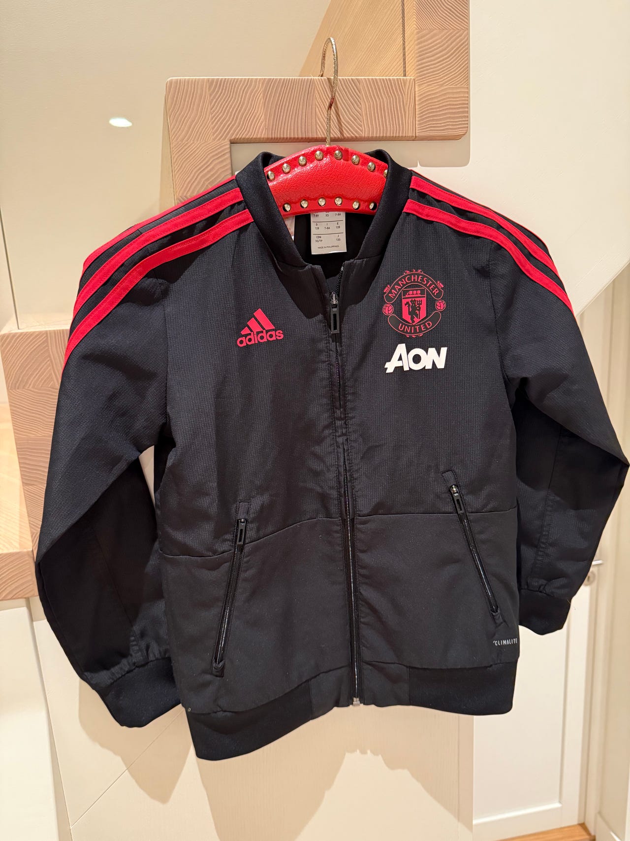 Manchester United jakke fra Adidas | FINN-torget