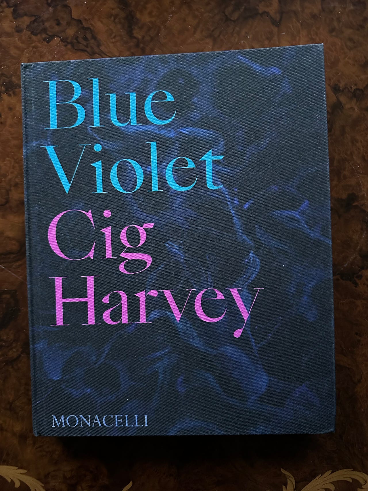 Cig Harvey (fotobok) -- Blue Violet | FINN-torget