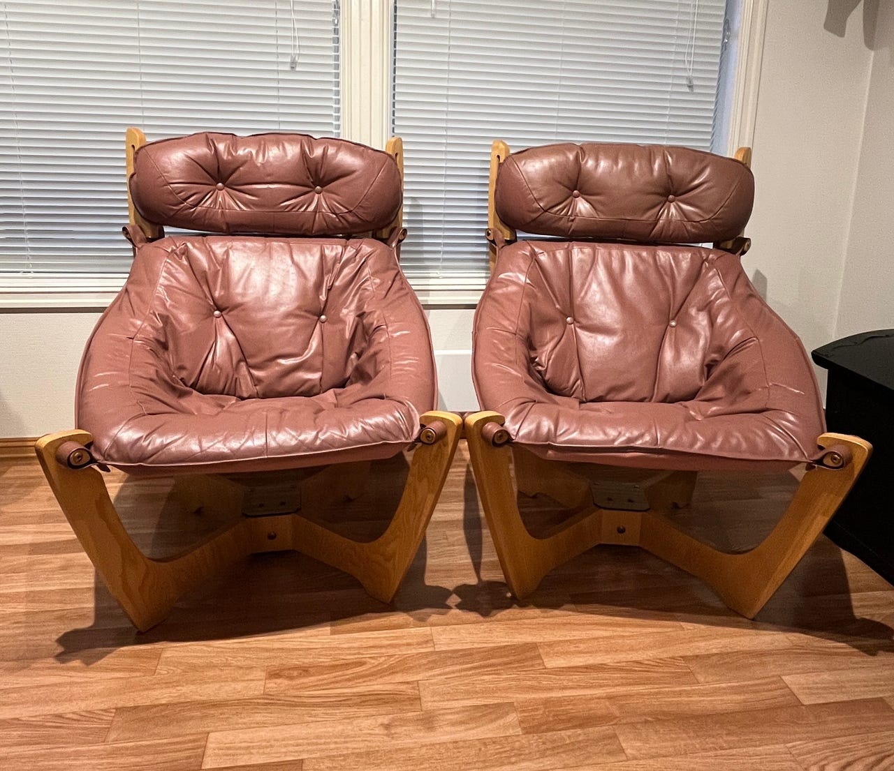 Hjellegjerde Luna design lenestoler | FINN-torget