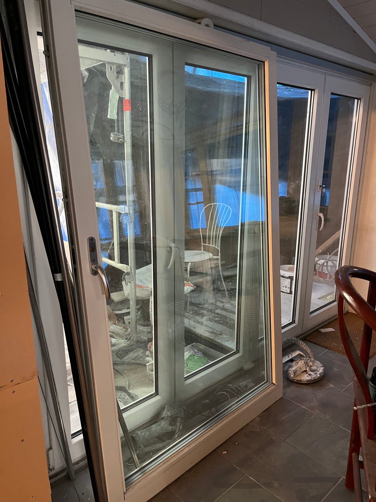 Stor skyvedør og panel med karm/Big sliding door and panel, with frame. | FINN-torget