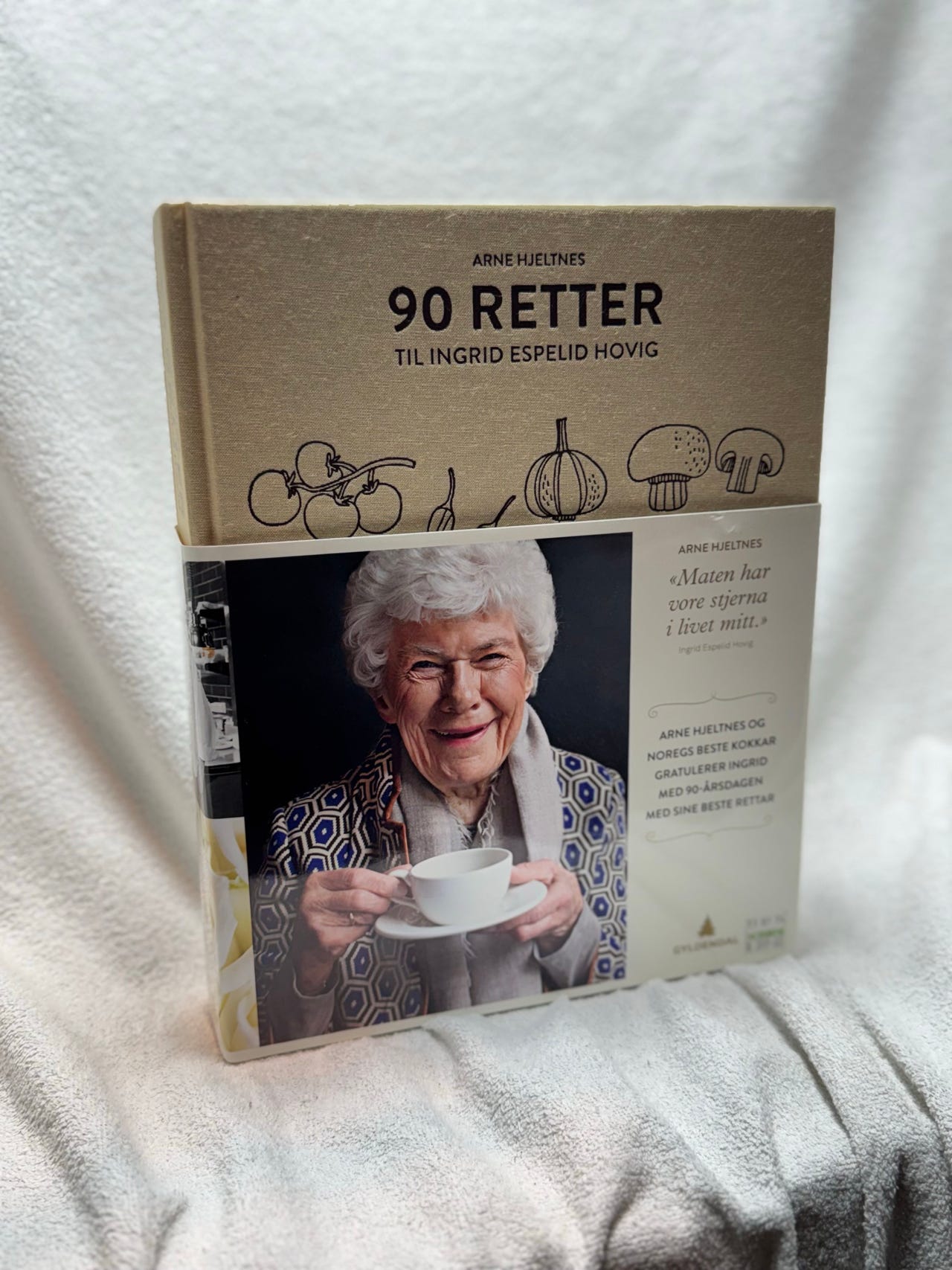 Arne Hjeltnes 90 Retter Kokkebok | FINN-torget