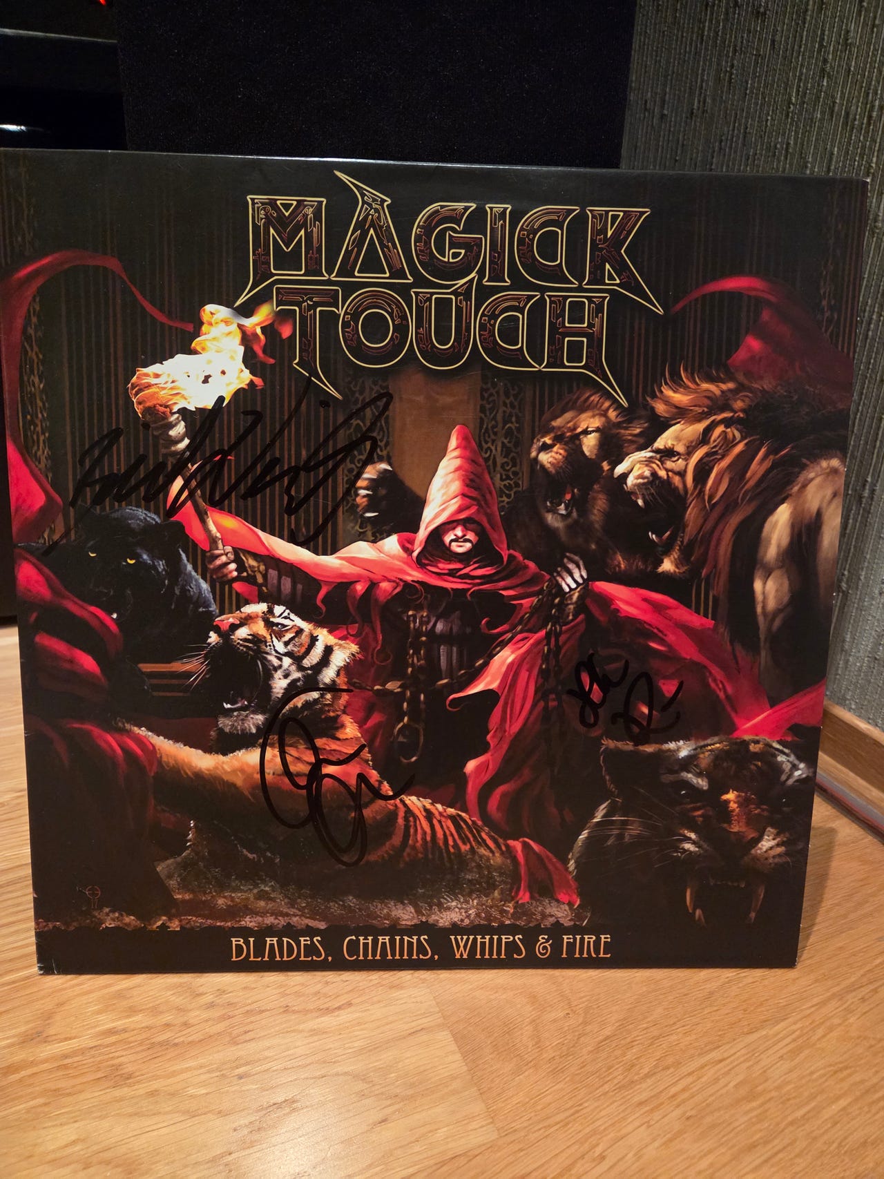 Magick Touch - Blades , Chains , Whips & Fire. Signert. | FINN-torget
