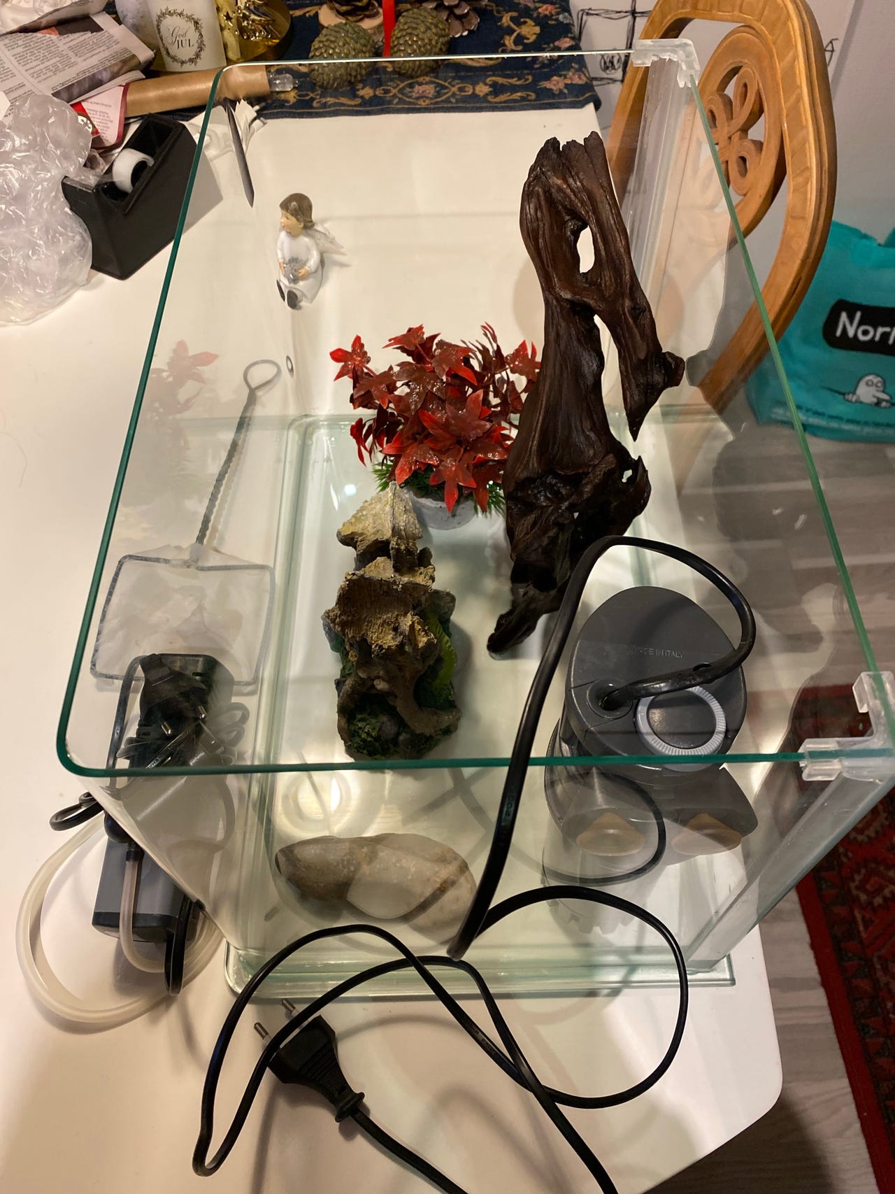 Akvarium, buede hjørner, pent brukt, med filter og tilbehørets | FINN ...